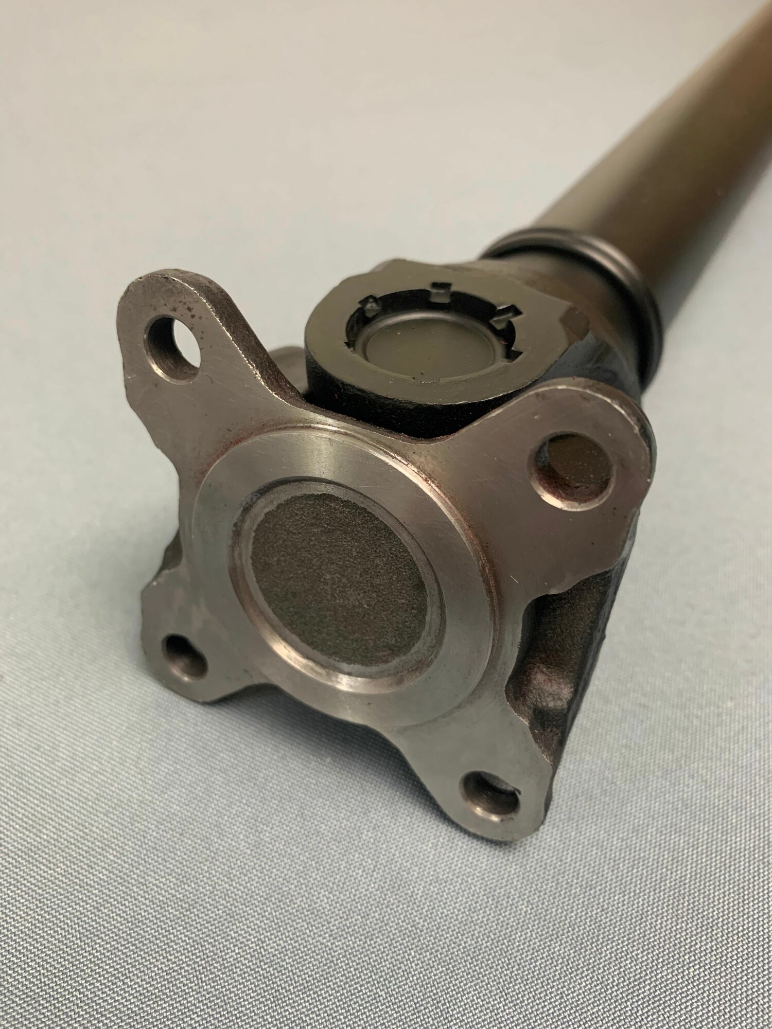 Карданный вал передний BMW 5 F10, 7 F01, F02, F03, F10