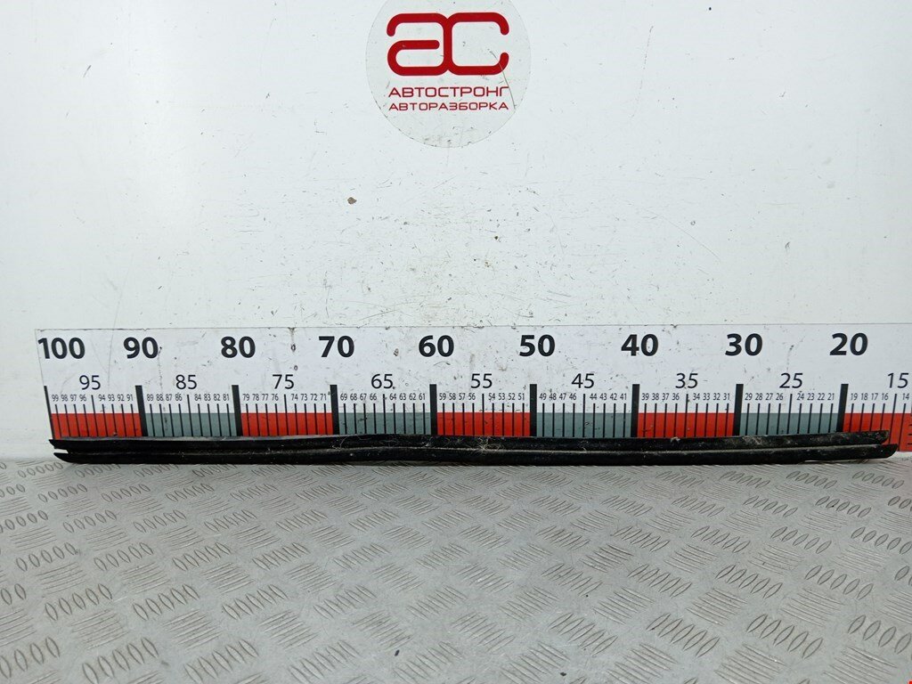 Уплотнитель стекла двери BMW X5 (E53) 8402555 арт. 2264763 — фото 1