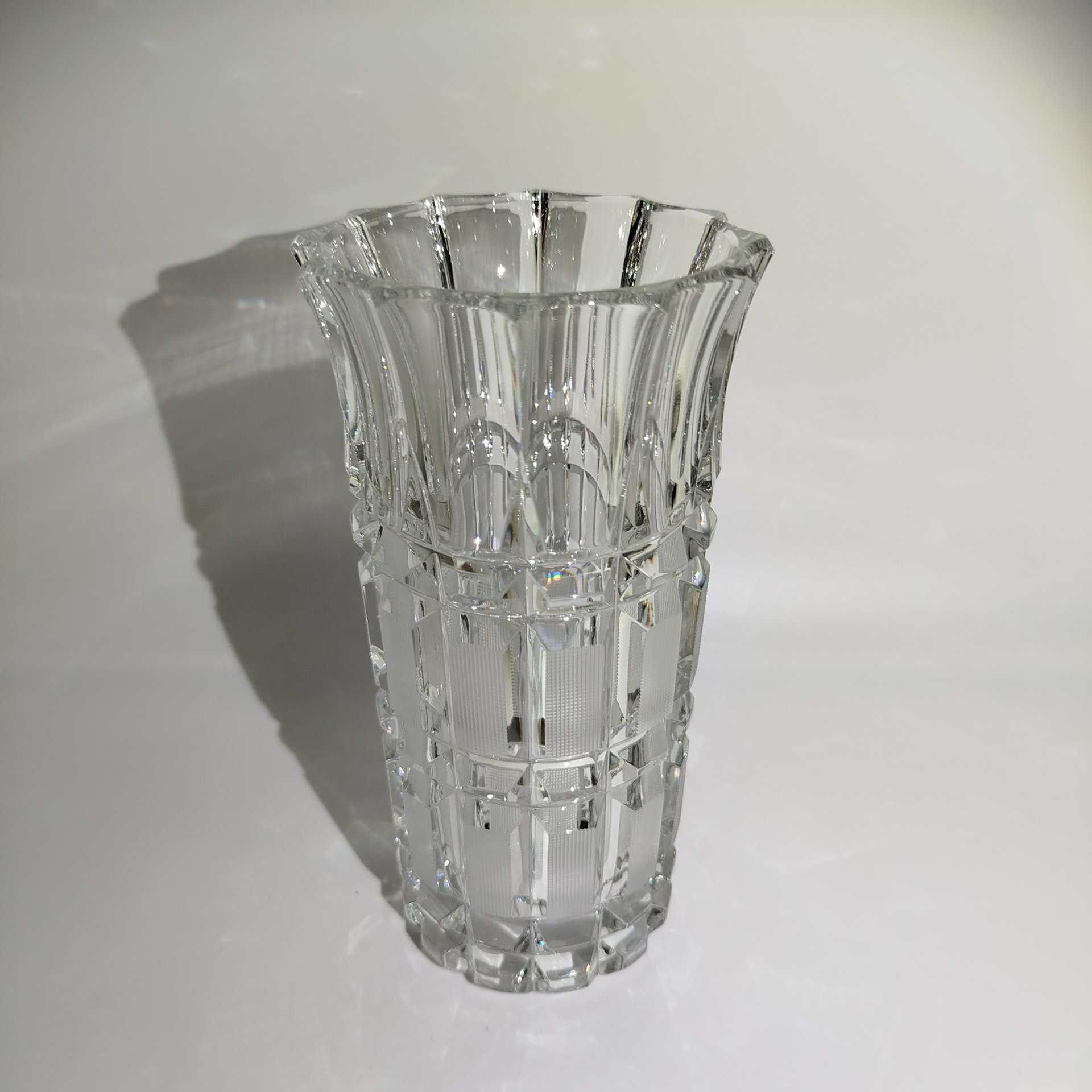 Ваза для цветов "Новоселье" (низкая), автор А. М. Остроумов, хрусталь