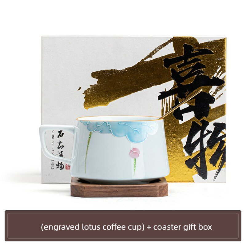 Керамическая чашка для кофе Stone Soil Craft с рельефным рисунком, узор цветущий лотос, в комплекте подстаканник для
