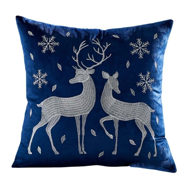 Декоративная наволочка с вышитым оленем
