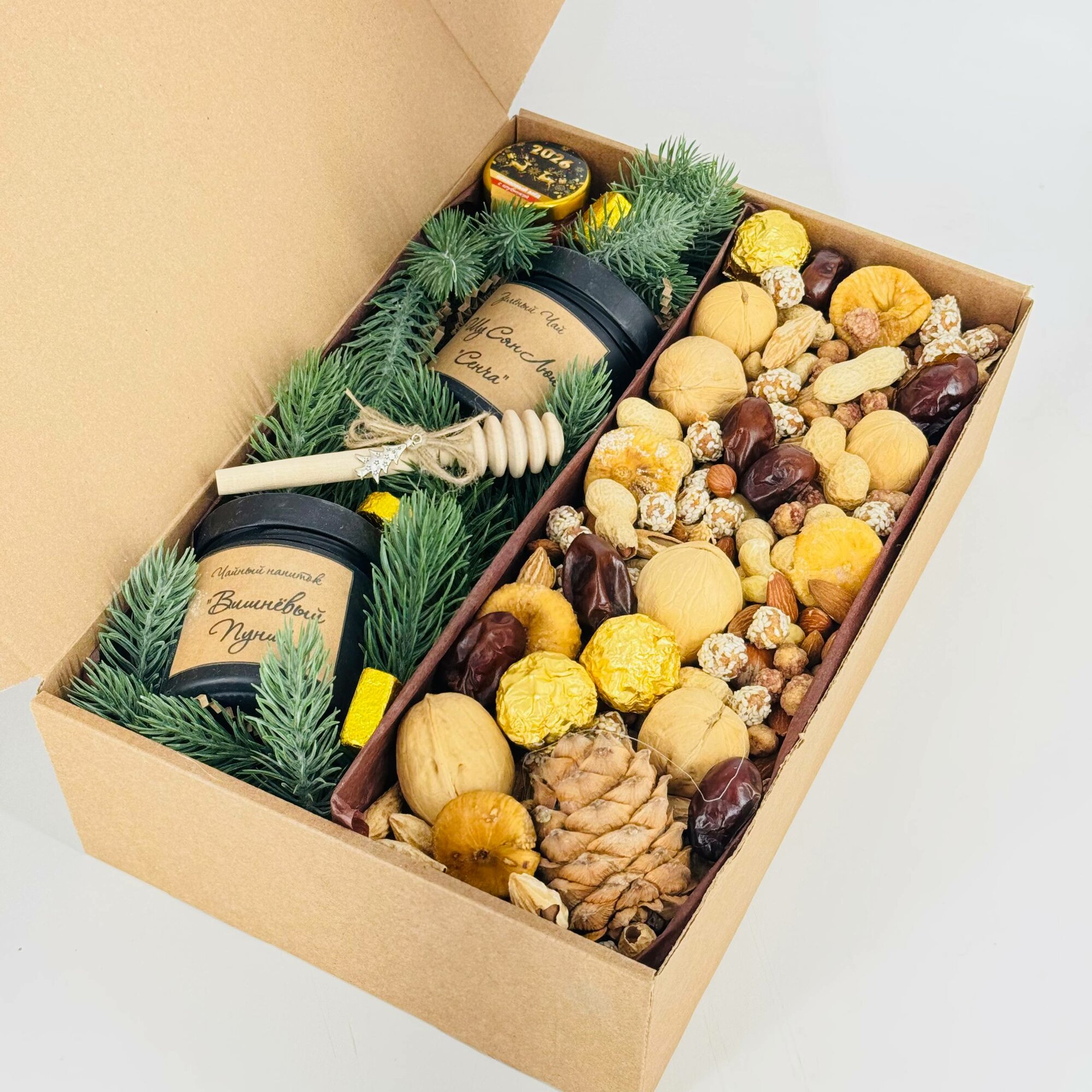 Подарочный насыпной бокс с орехами, сухофруктами, мёдом и элитным чаем. Подарок на Новый год