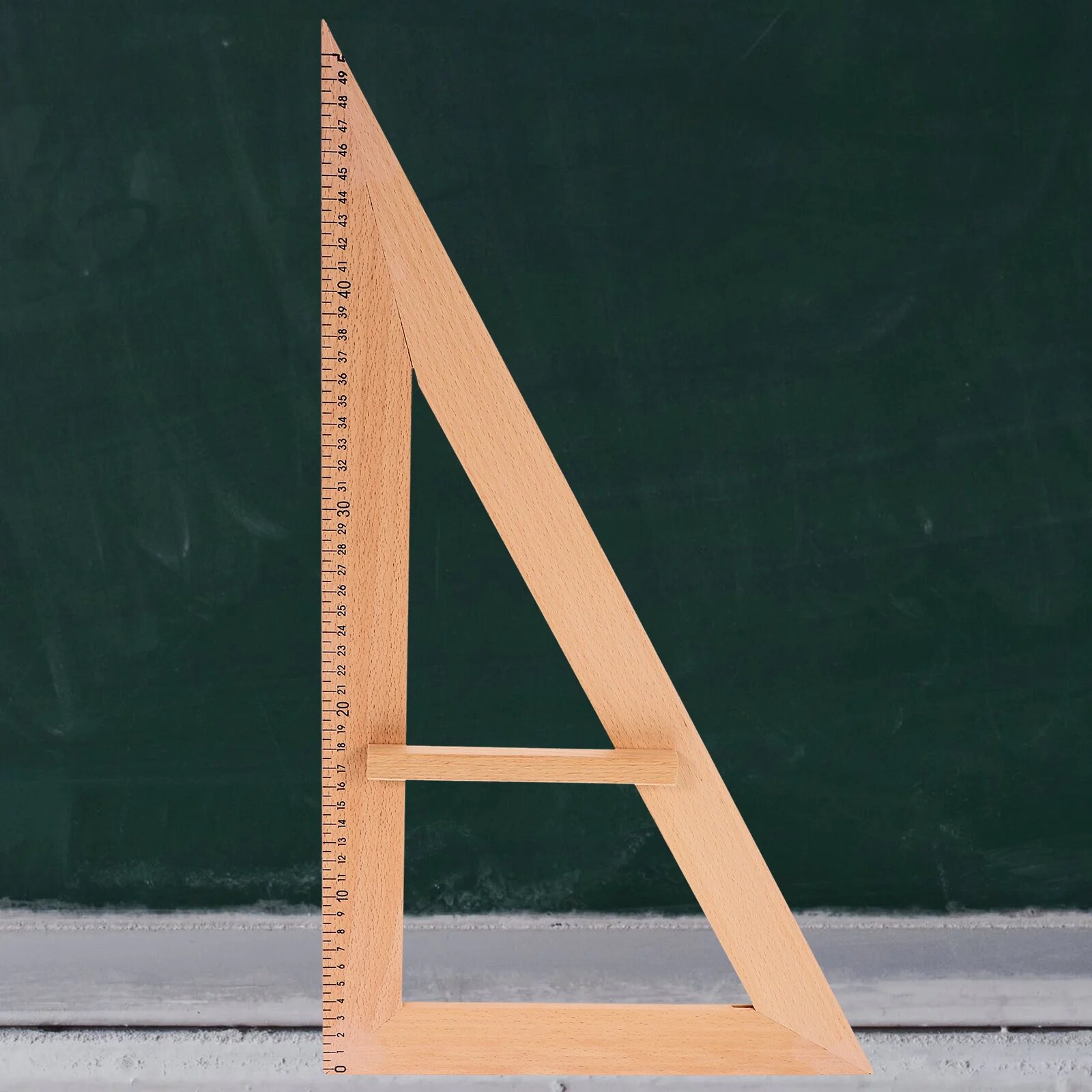 Деревянная треугольная линейка для черчения