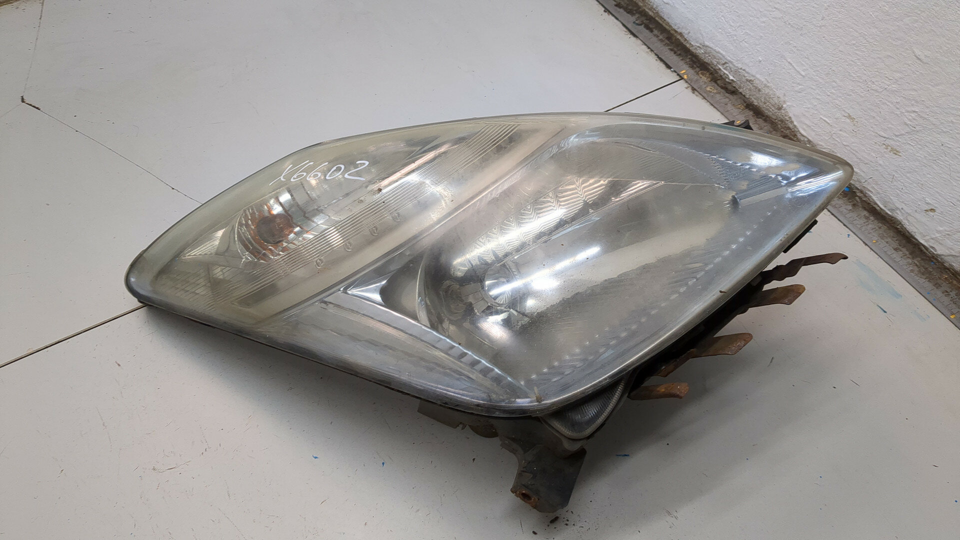 Фара (передняя) правая Toyota Prius Б/У