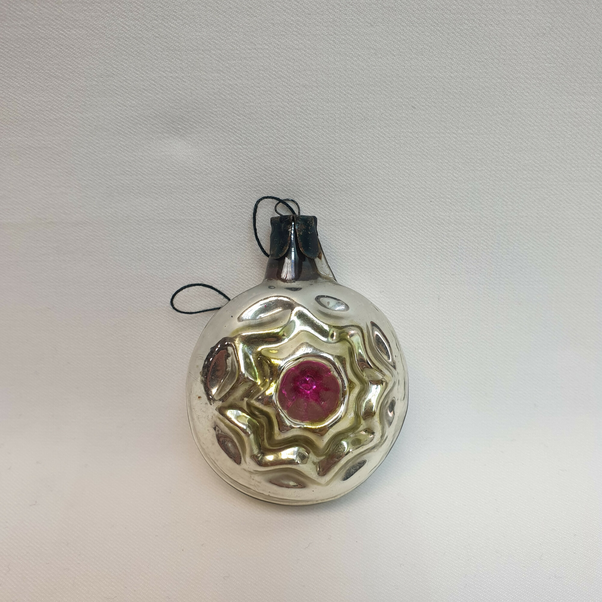 Елочная игрушка Медальон 4х4 см, стекло. Винтаж, СССР.