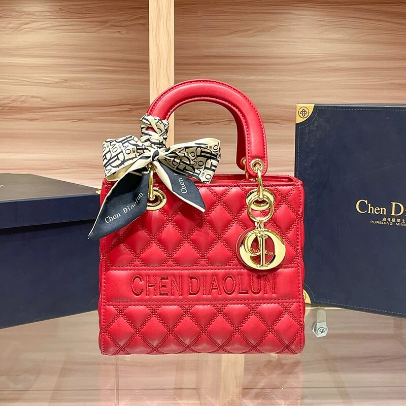 Сумка для женщин принцессы Дианы Гонконга 2026 Новая маленькая сумка Chanel Сумка для женщин Высококачественная дизайнерская роскошная сумка из натуральной кожи с вышивкой