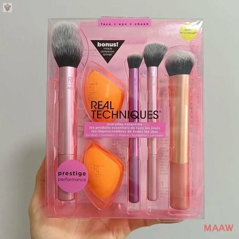 Real Techniques Кисть косметическая Для тонального средства