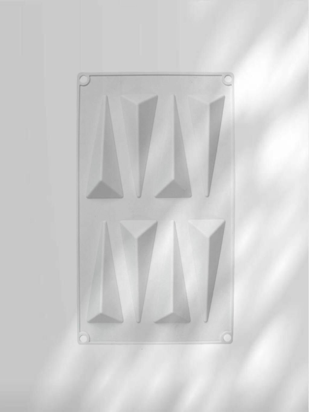 Силиконовая форма для выпечки 3D треугольная
