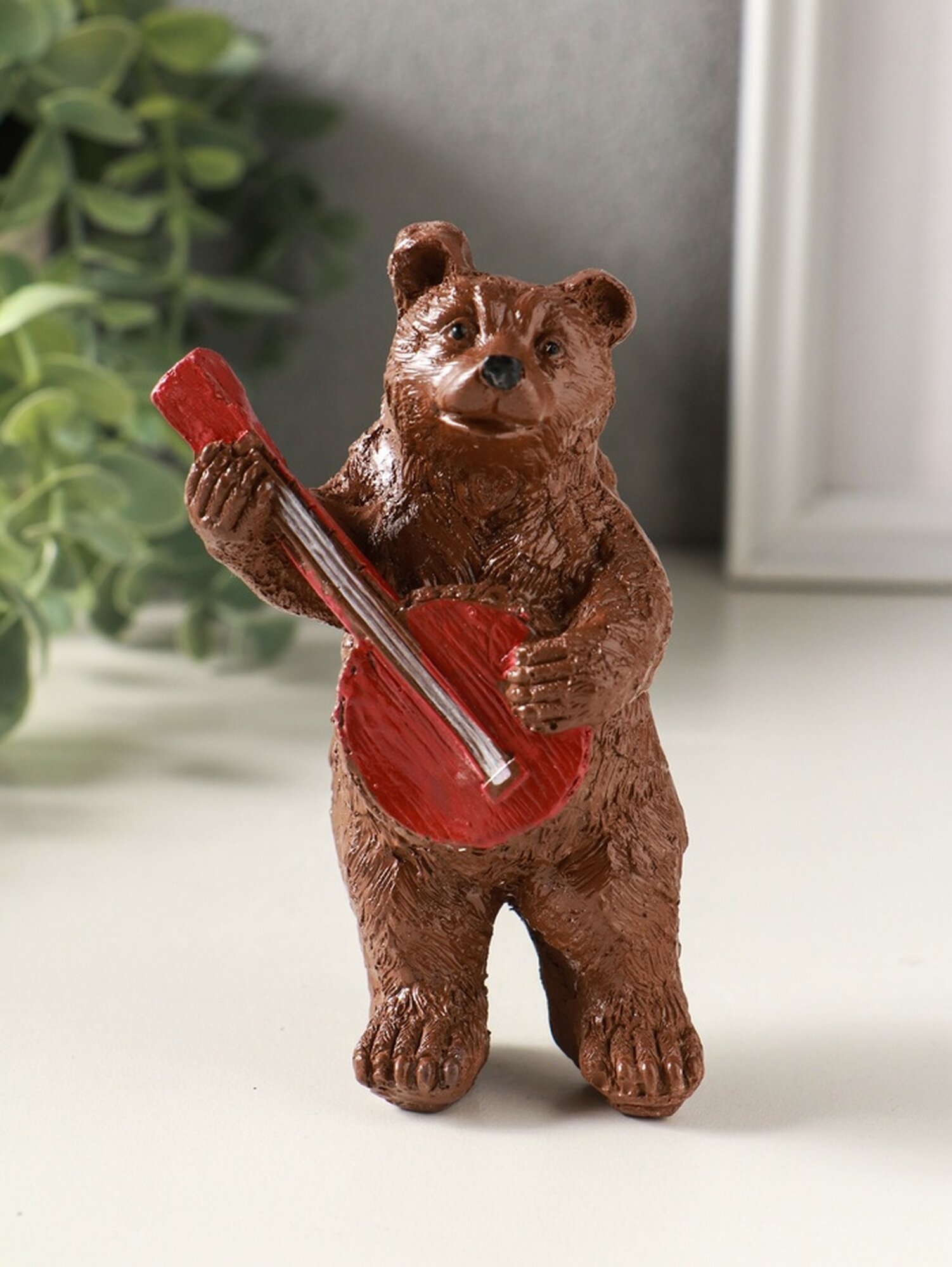 Статуэтка Сима-ленд "Медведь с домрой", гипс, 11x7 см, цвет коричневый
