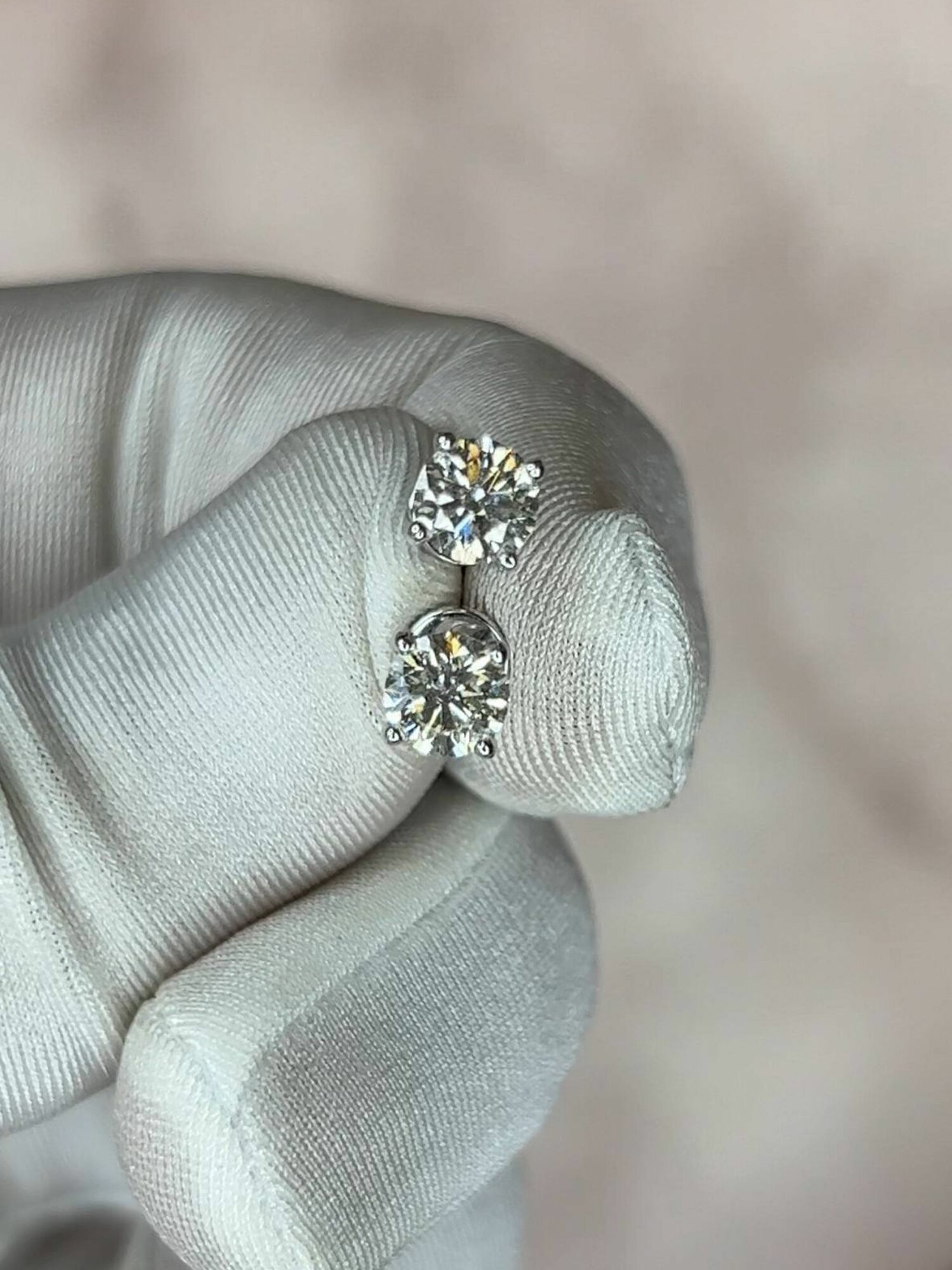 Серьги пусеты, белое золото, 585 проба, родирование, бриллиант