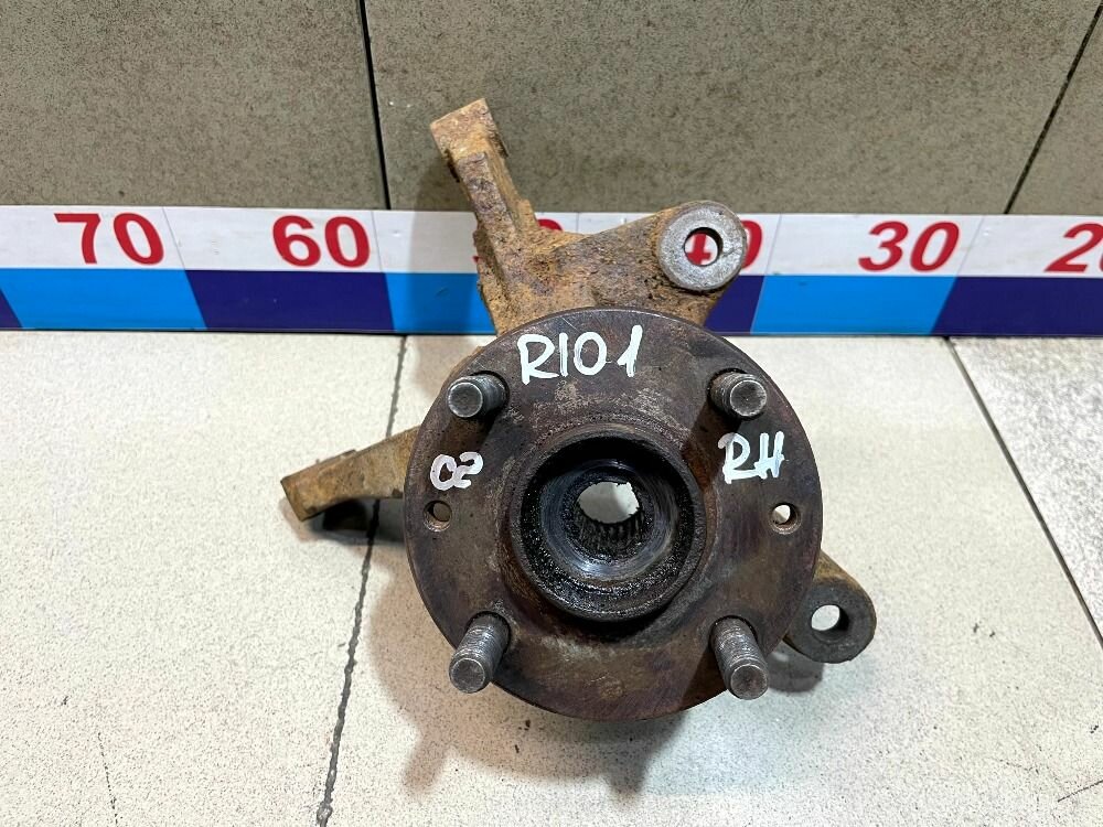 Кулак передний правый Kia Rio I 51716FD200