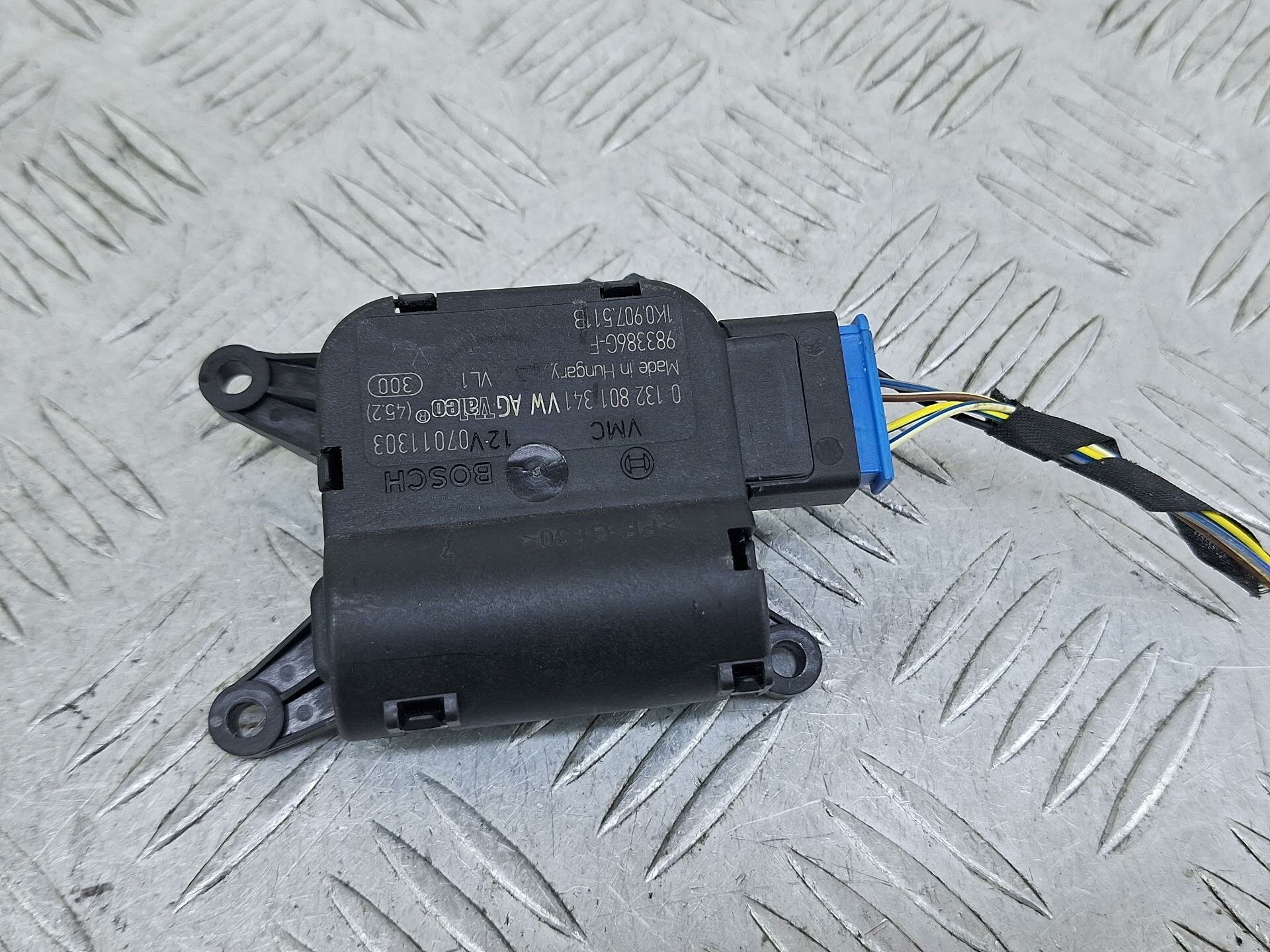 Моторчик заслонки печки Volkswagen Golf 6 2012 1K0907511B