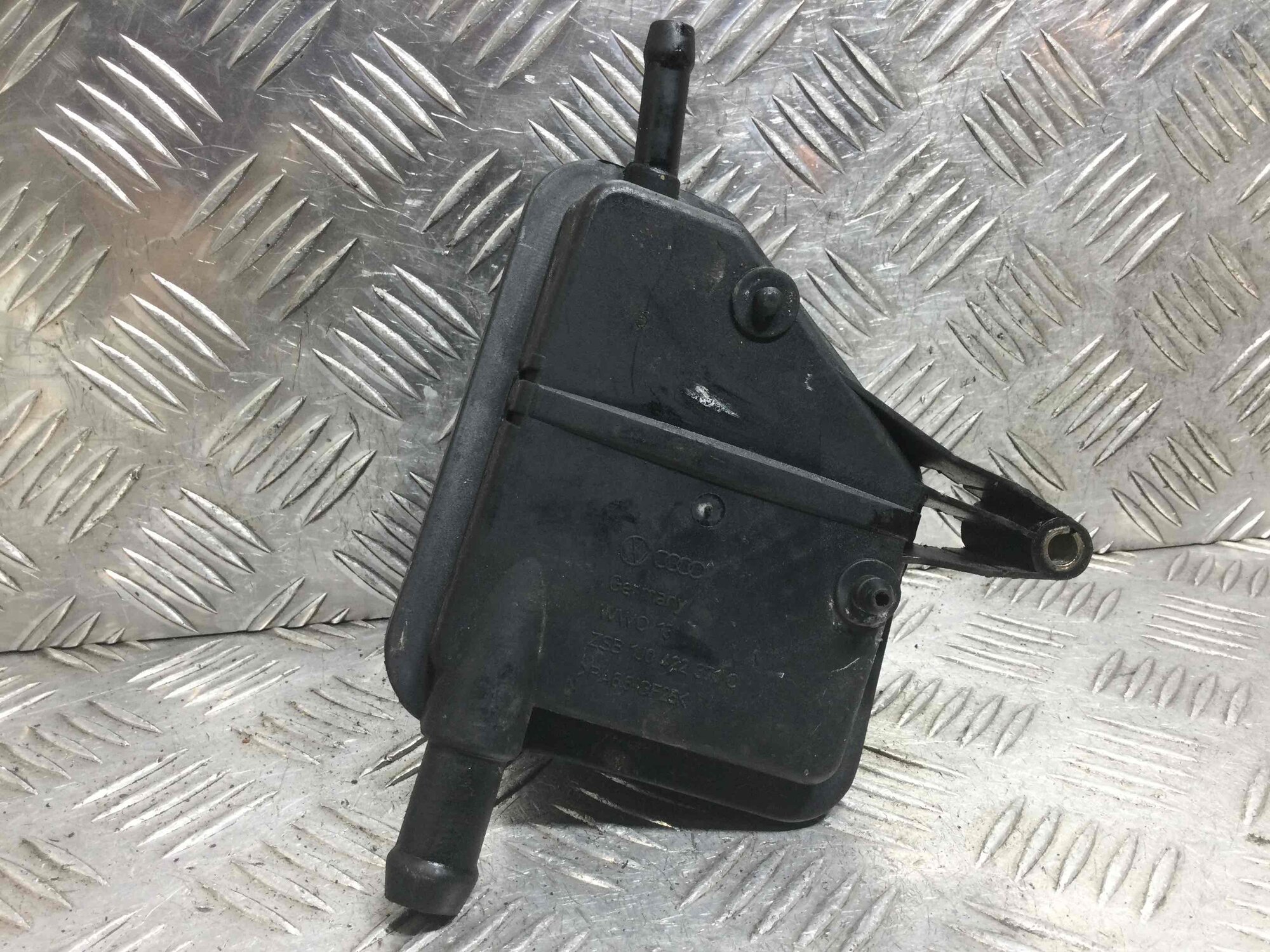 Б/У Бачок гидроусилителя Volkswagen Golf 4 поколение (1997-2004) 2000 г.