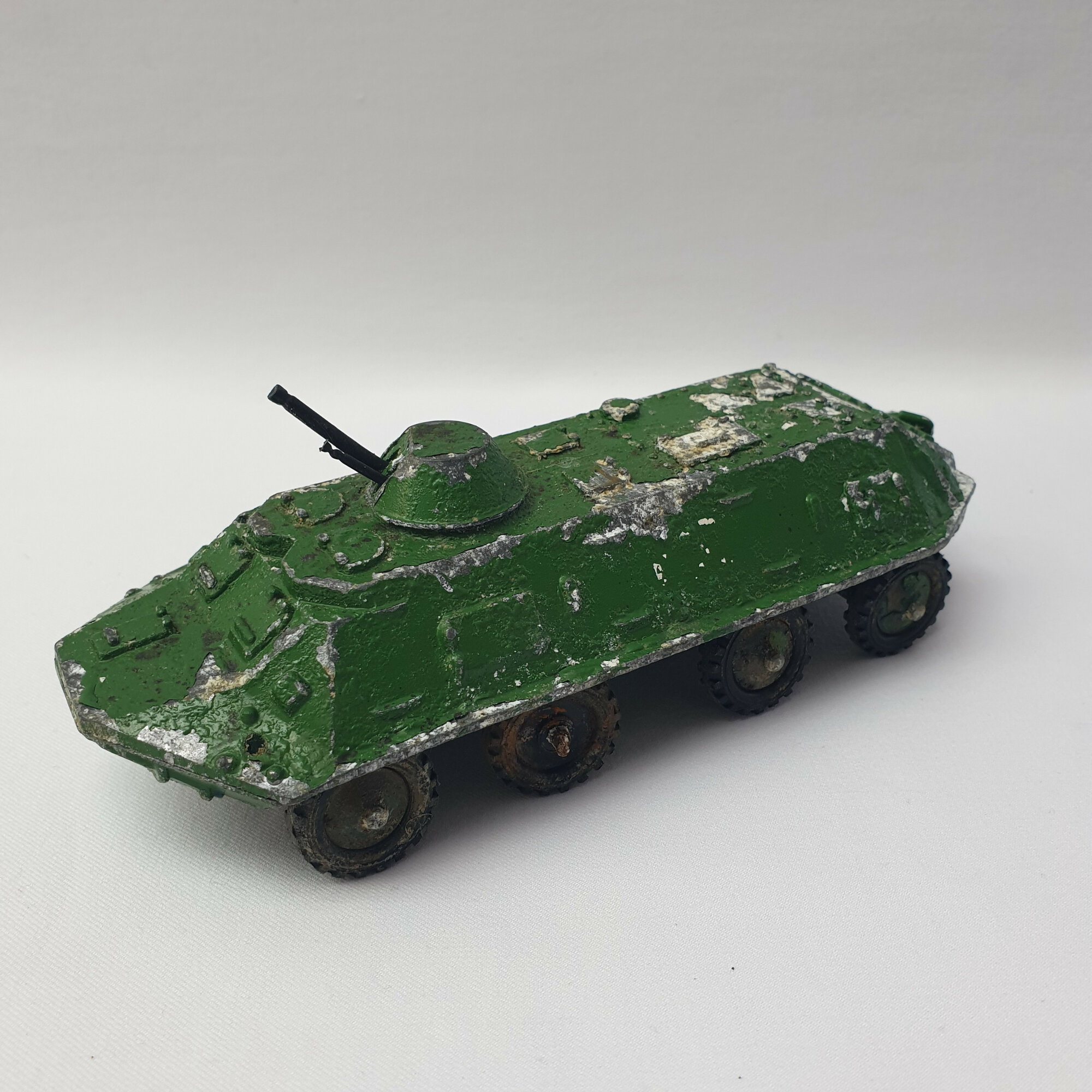 Винтажная игрушка Бронетранспортер 16х7 см, металл, сход краски под реставрацию СССР