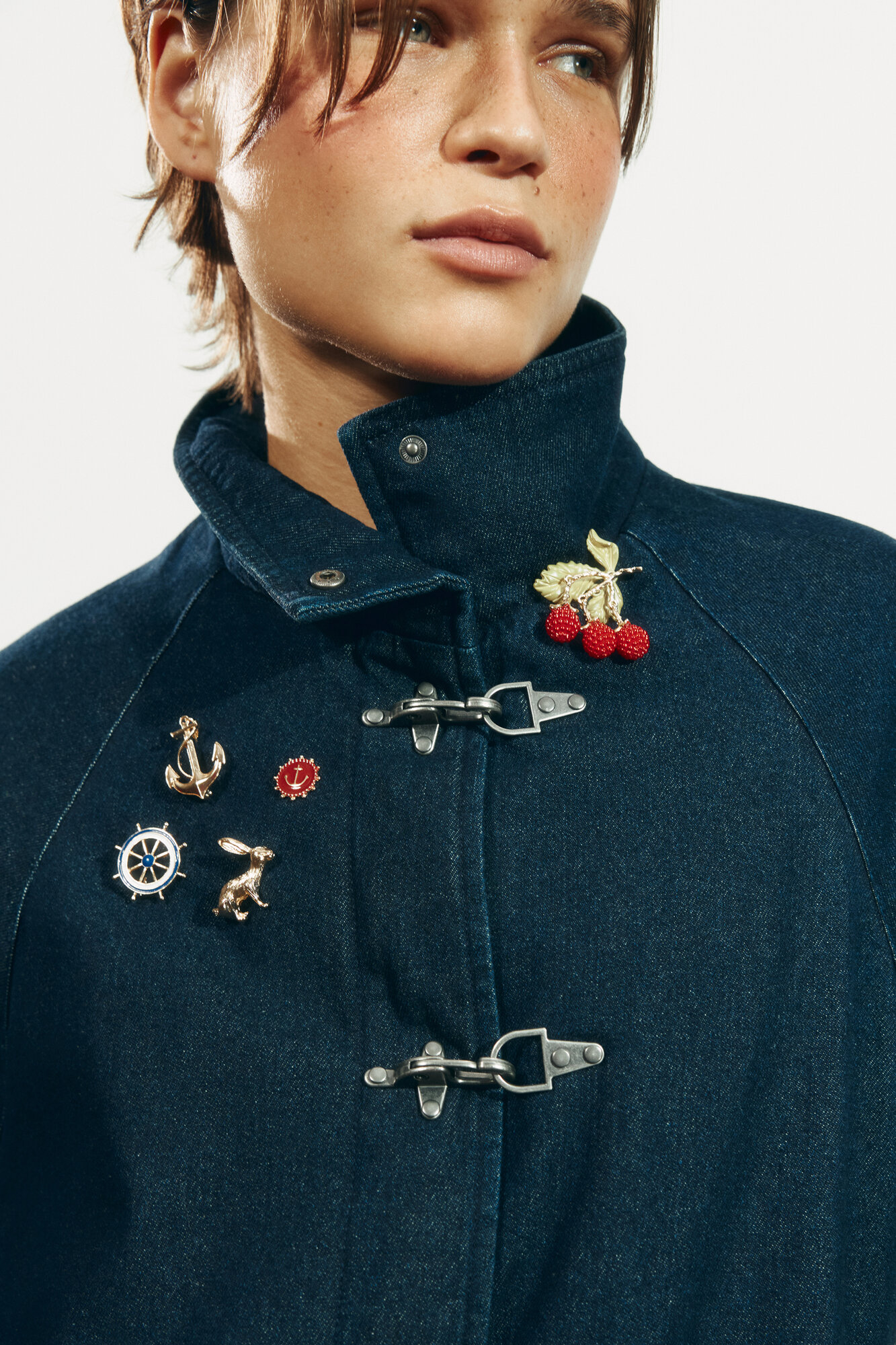 Комплект брошей