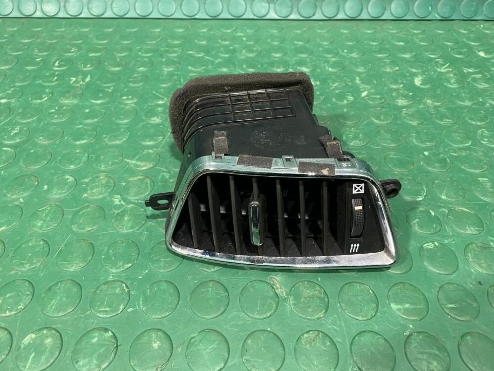 Дефлектор воздушный центральный правый Chevrolet Captiva I рестайлинг 2 (2013—2016) 96962074