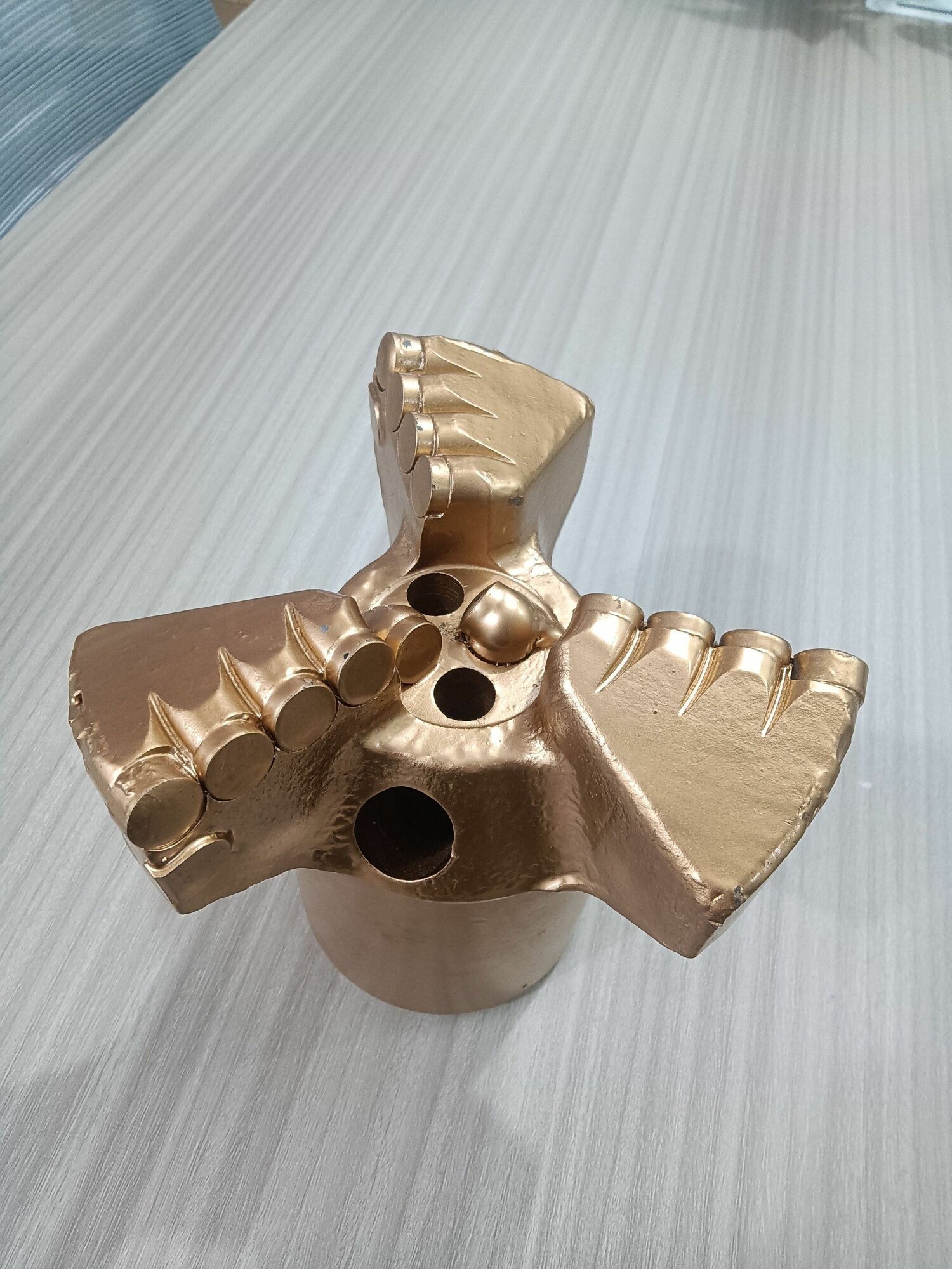 Бурение скважин и отверстий 150mm PDC долото 3-лопастное бескерновое с алмазными наполнителями для твердых пород, бетона, строительства, нефти и газа