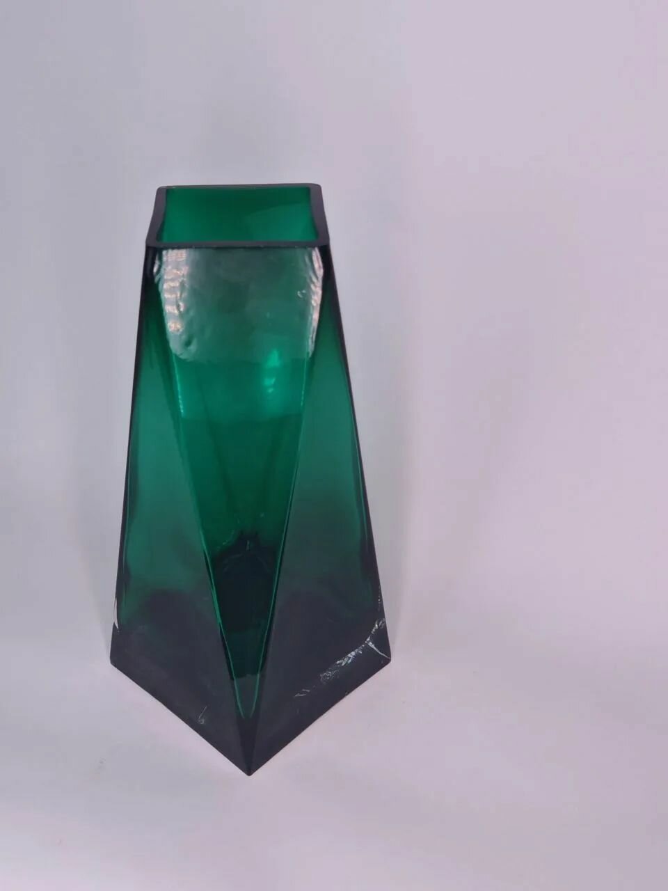 Ваза "Грани сознания", интерьерная, стеклянная, 25 см, зеленая