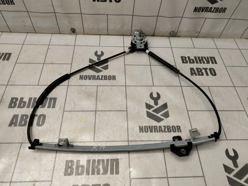 Стеклоподъемник механ. передний правый VW Golf 2 Jetta 2 83-92