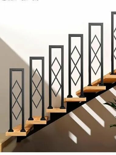 Черная лестничная балюстрада с ромбовидным орнаментом, подходящая для веранд, садов, чердаков и наружных лестниц.