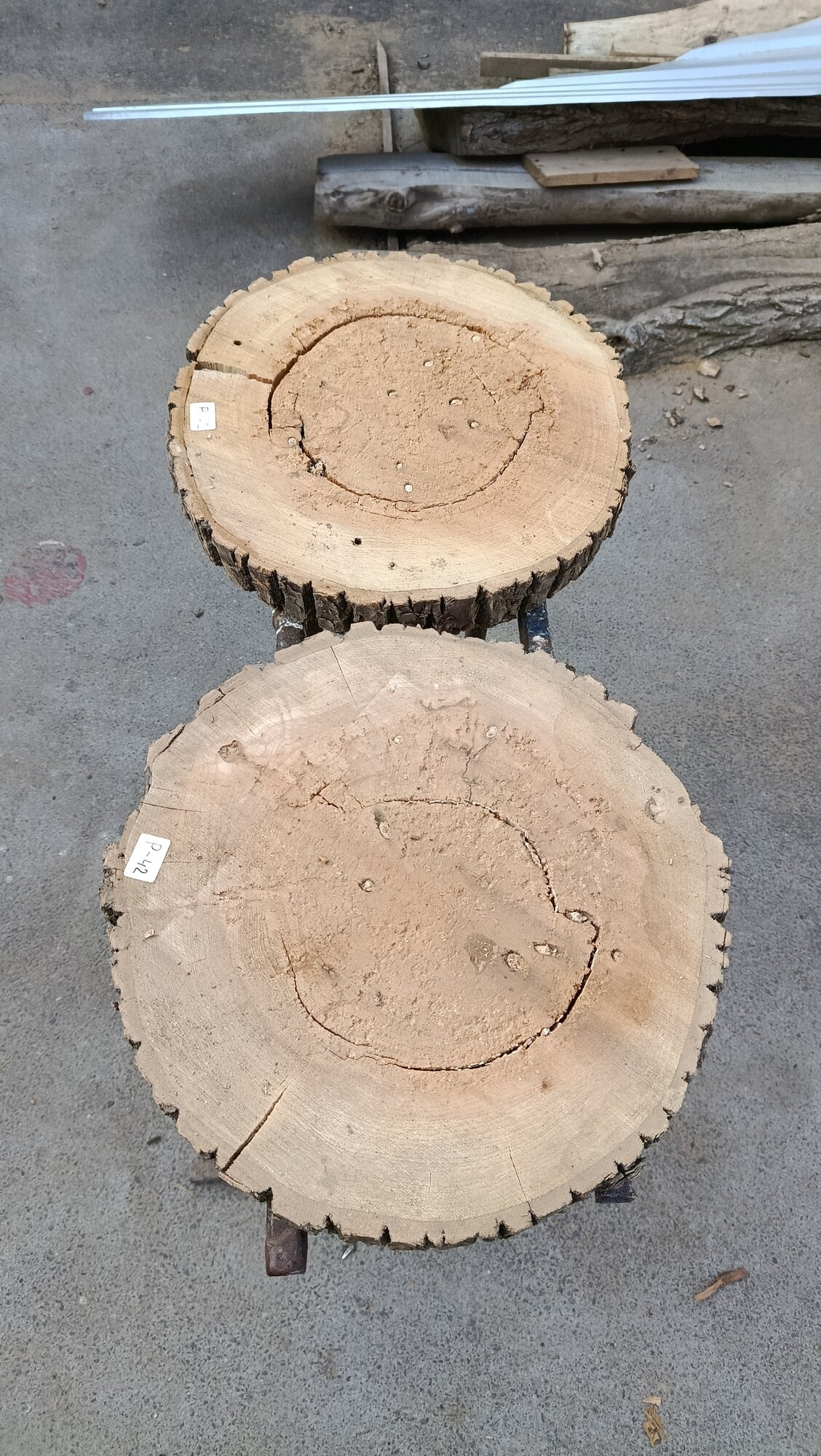 Спил из ясеня, комплект из 2-ух штук ,38х36х5см,38х36х5см (Р42) высушенный не фрезерован, гнилая середина