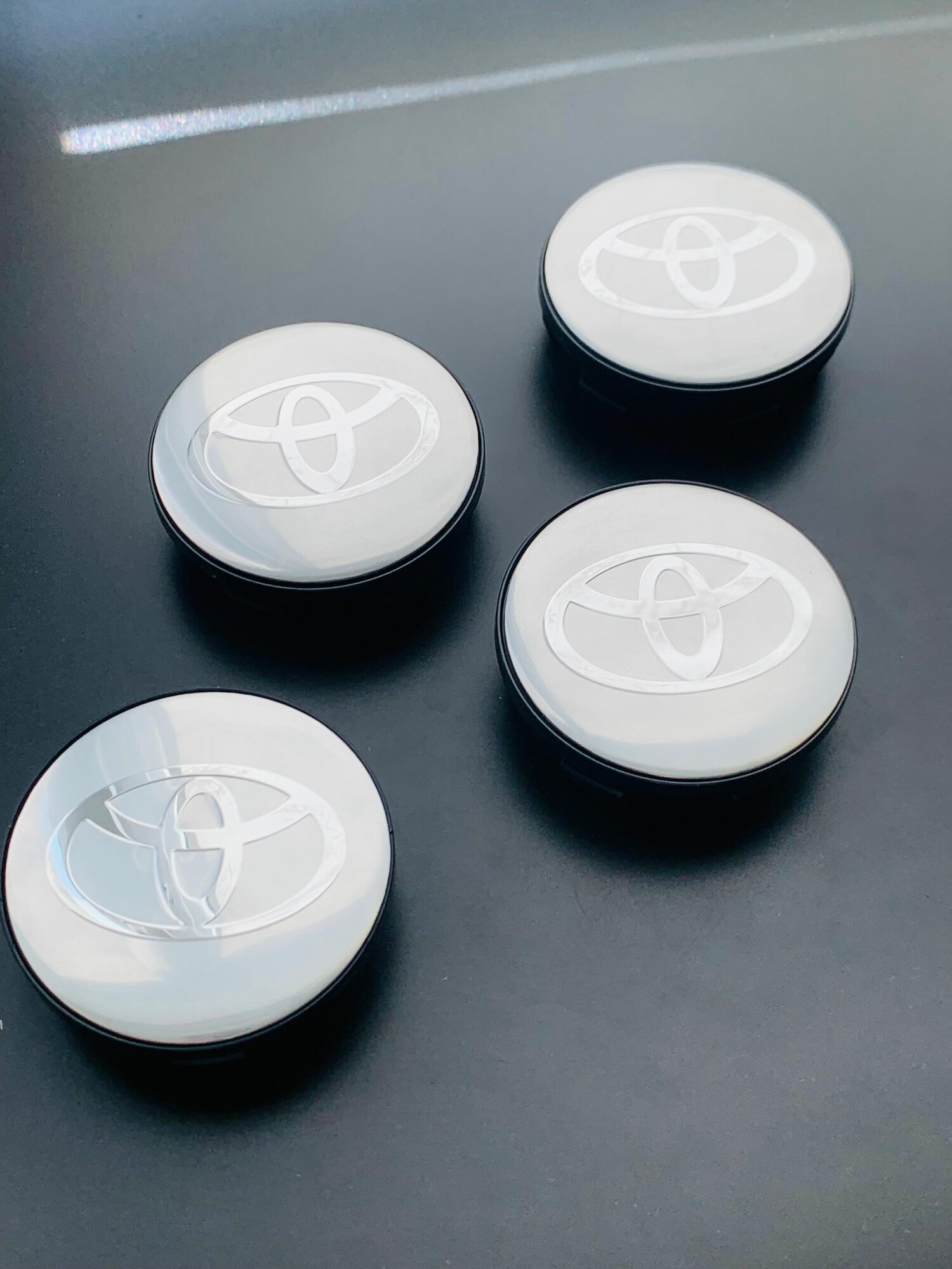 Колпачки на диски Тойота 59/55мм серебристый. Заглушки для колесные диски Toyota 59мм 4шт