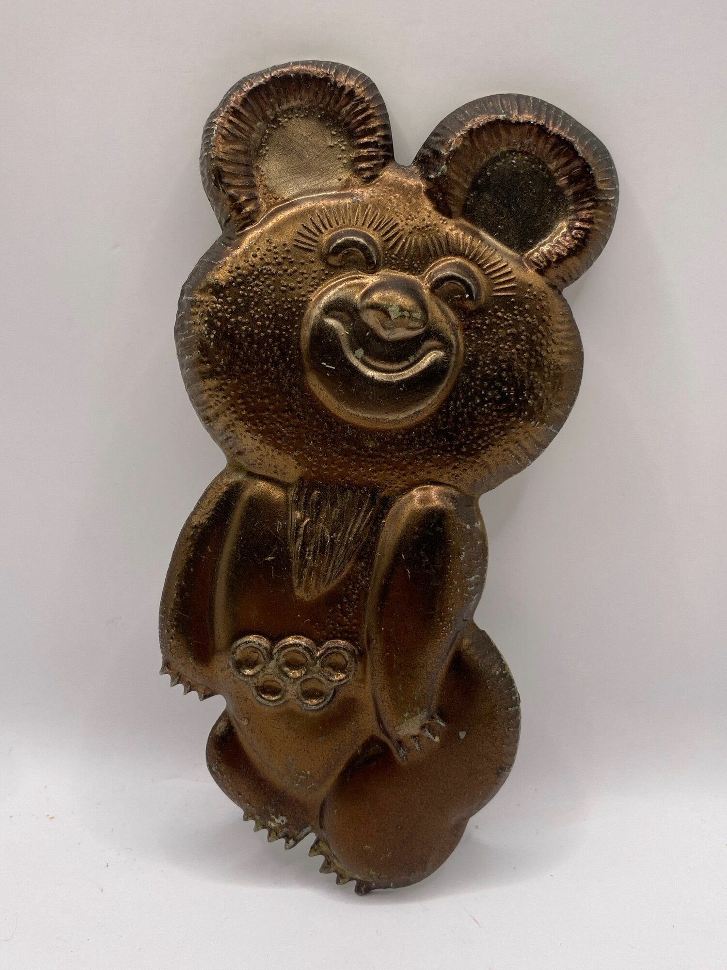 Панно "Олимпийский мишка". Силумин. Литье. СССР. Длина: 17 см.