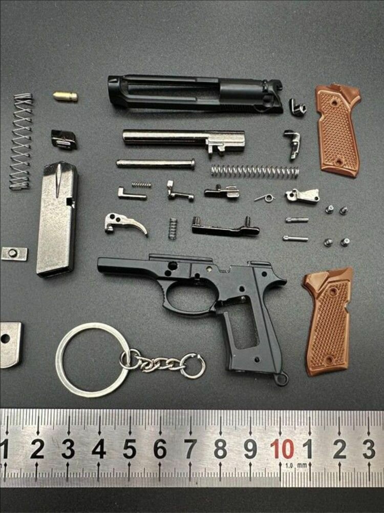 Брелок-пистолет Beretta 92 1:3 металлический для ключей — разборный, съёмный магазин, имитация выстрела, подарок