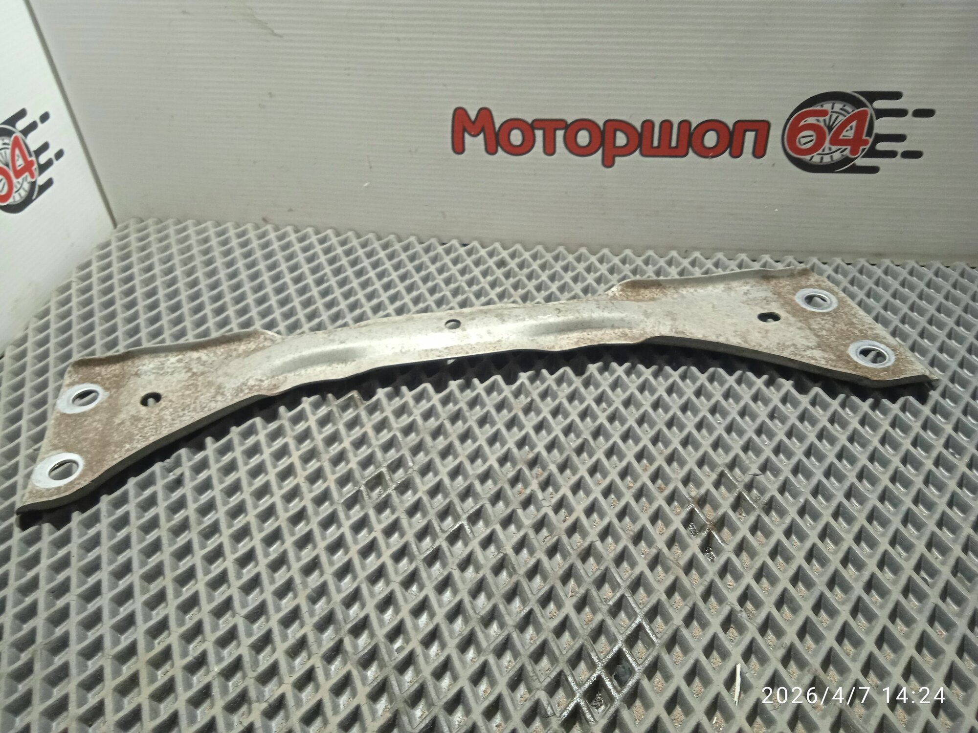 Кронштейн (усилитель шасси-тоннеля) Шкода Октавия А5 1,4 BUD Б/У