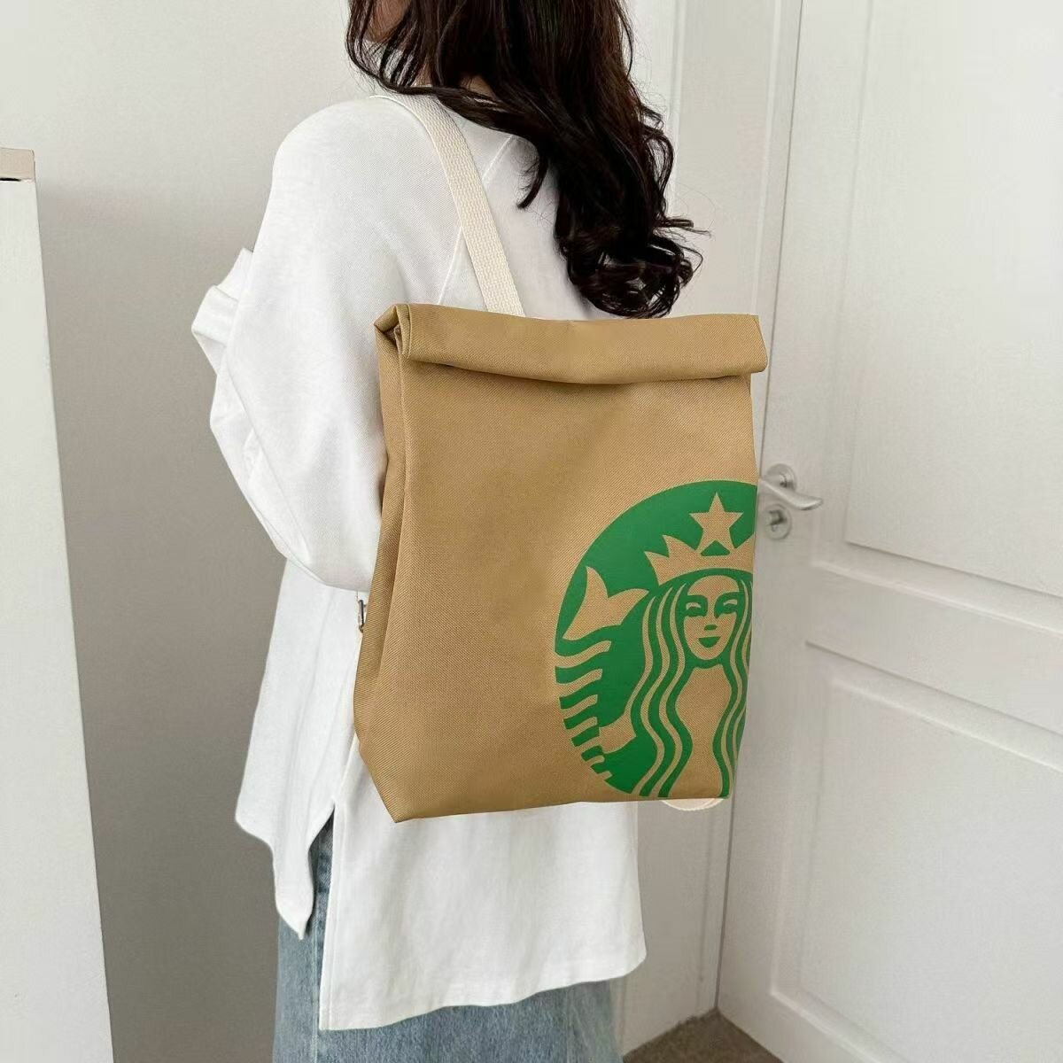 Рюкзак Starbucks, нейлоновый материал, магнитный замок, размер 35x15 см, цвет хаки.