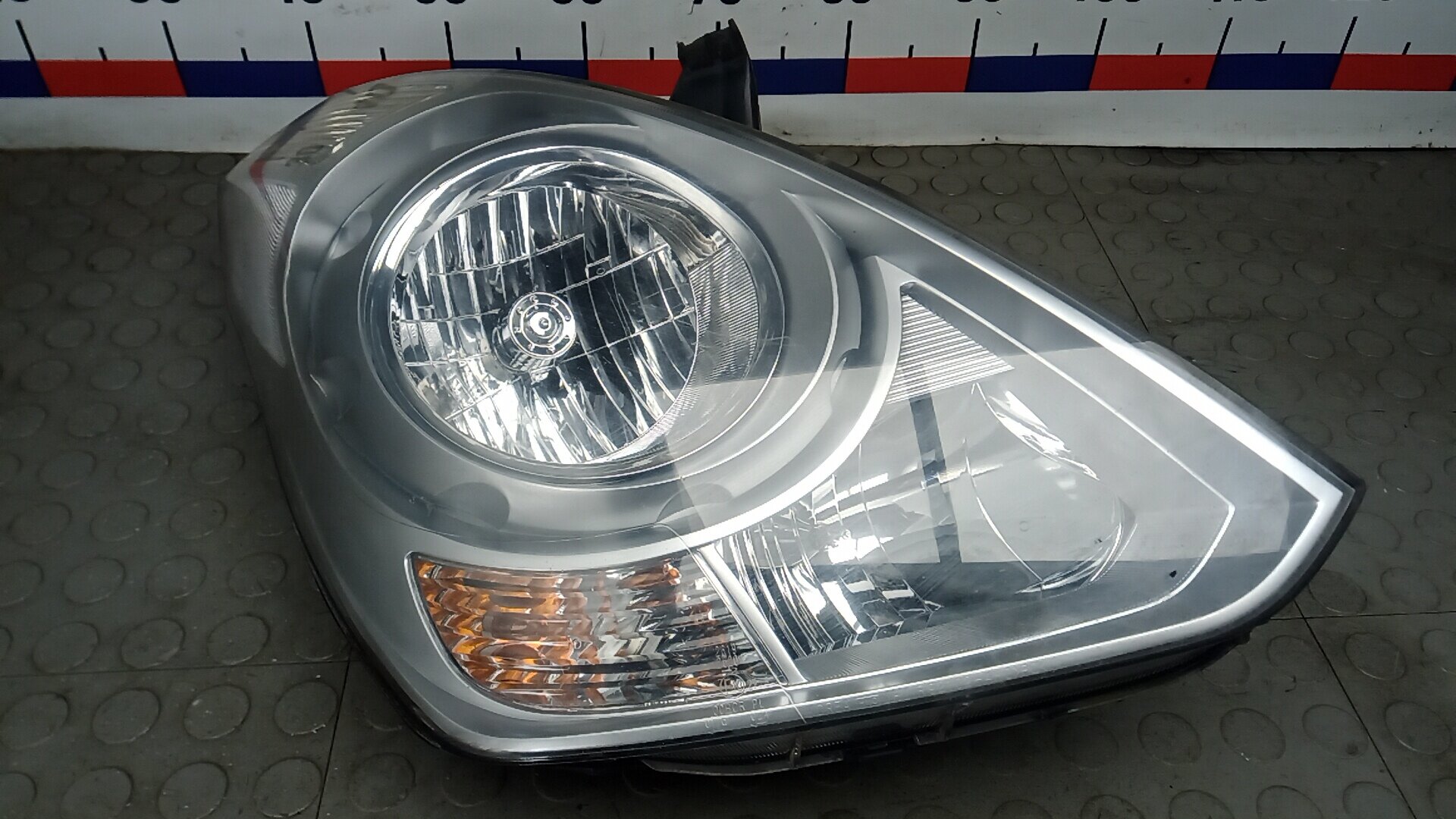 Фара правая HYUNDAI H1 (STAREX) 2