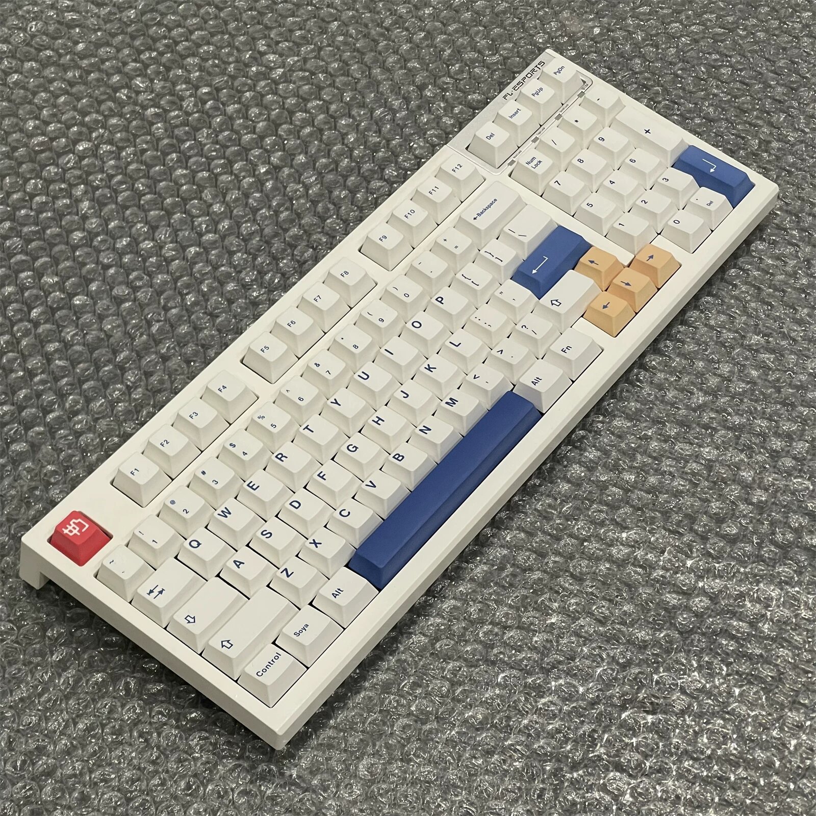 Feeling 980V2 Pro Беспроводная Механическая Клавиатура с Красной Переключателем 98-Клавишная Белая с Темой Дуду для