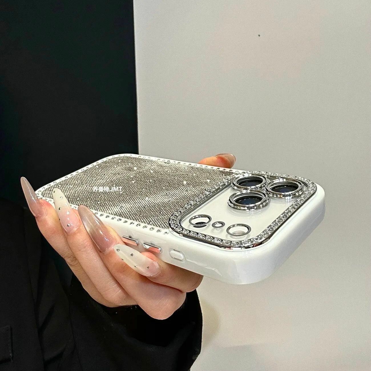 Чехол на iPhone 17 Pro Max со стразами — фото 1