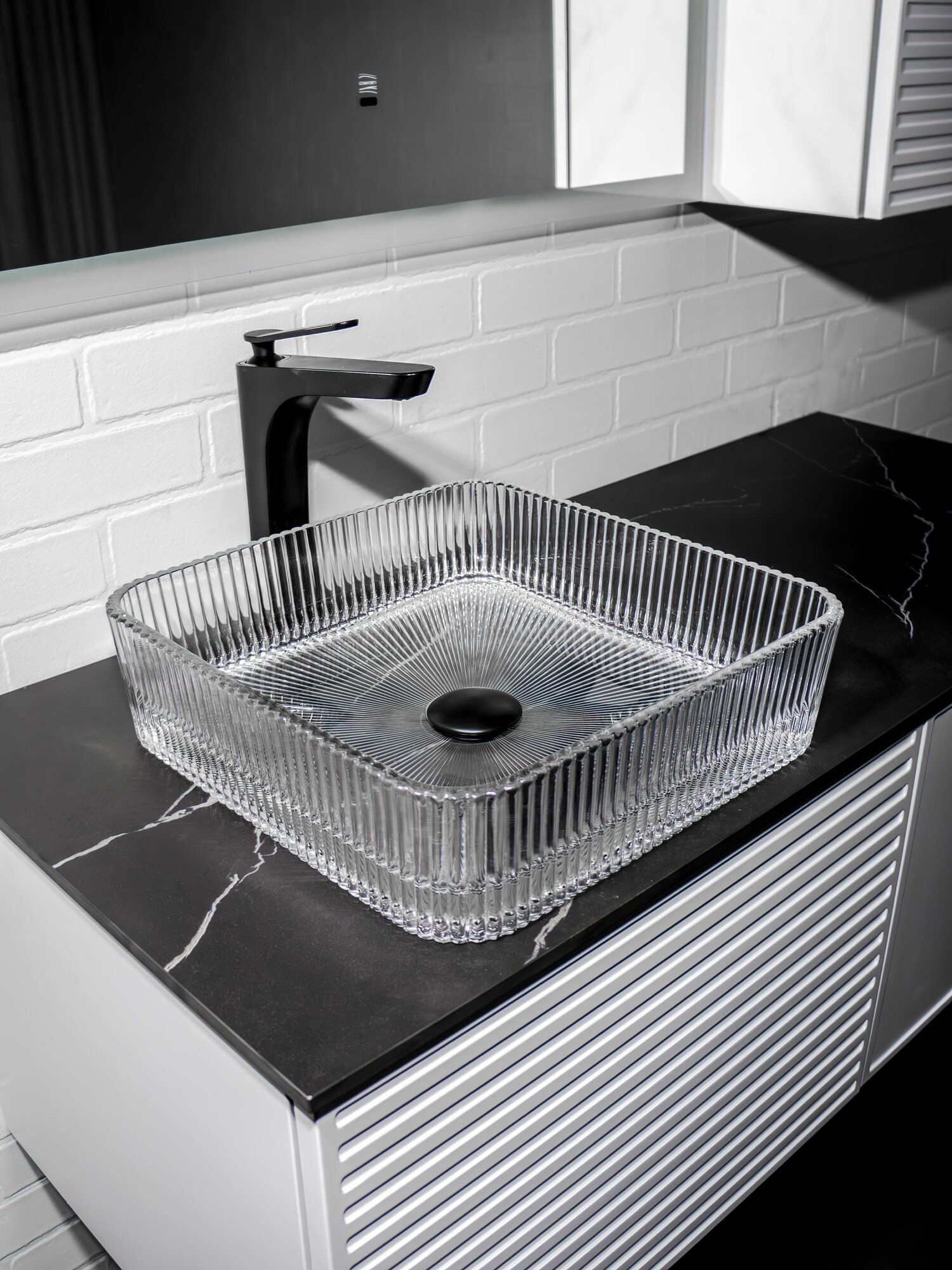 Накладная рифленая стеклянная раковина 40 см для ванной Comforty CF22402 на столешницу, прозрачная