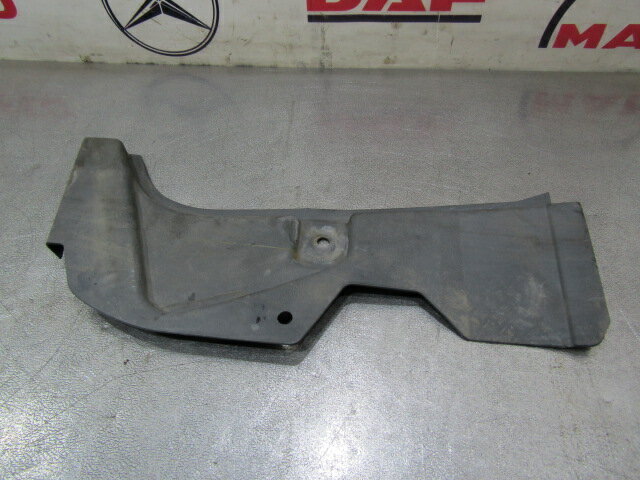 Накладка стойки лобового стекла левая нижняя Volvo FH, FM / Есть повреждения!!!