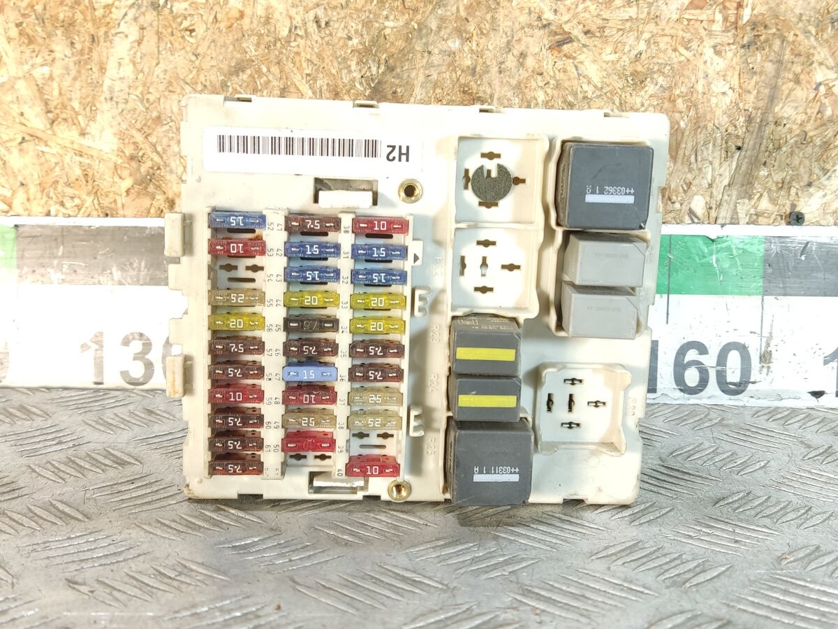 Блок предохранителей салонный FORD Focus 1998-2005 1112275