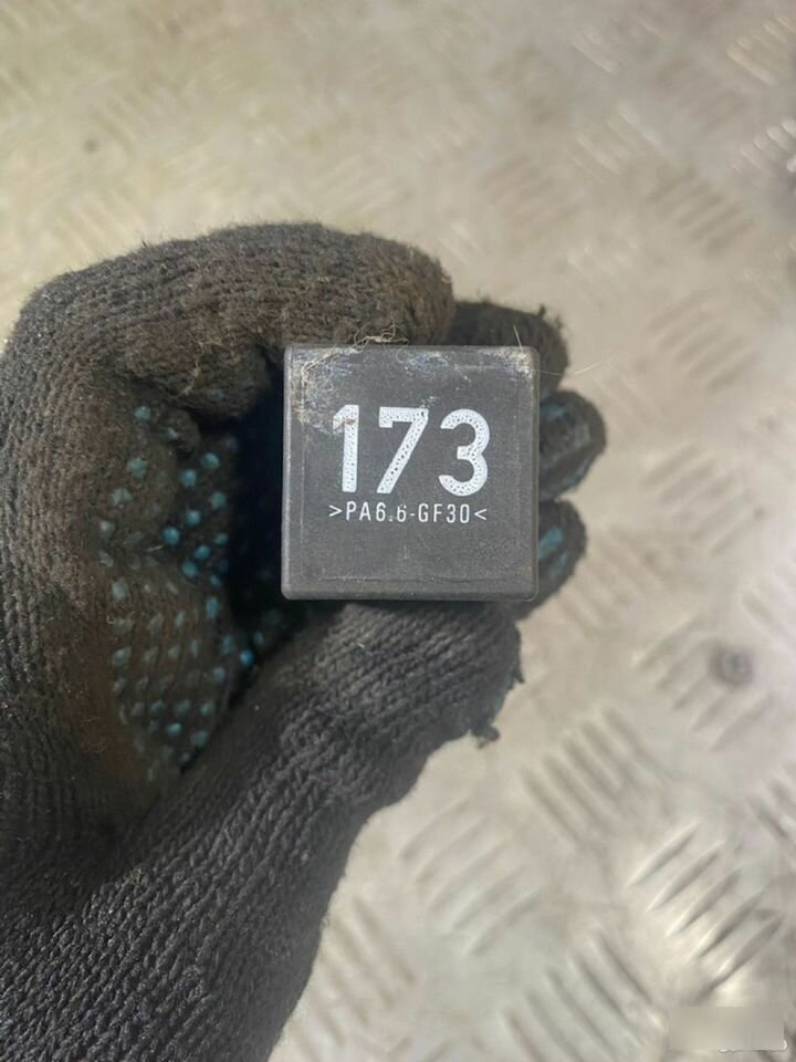 Реле 173 Volkswagen Passat B5 2000-2005 3A0