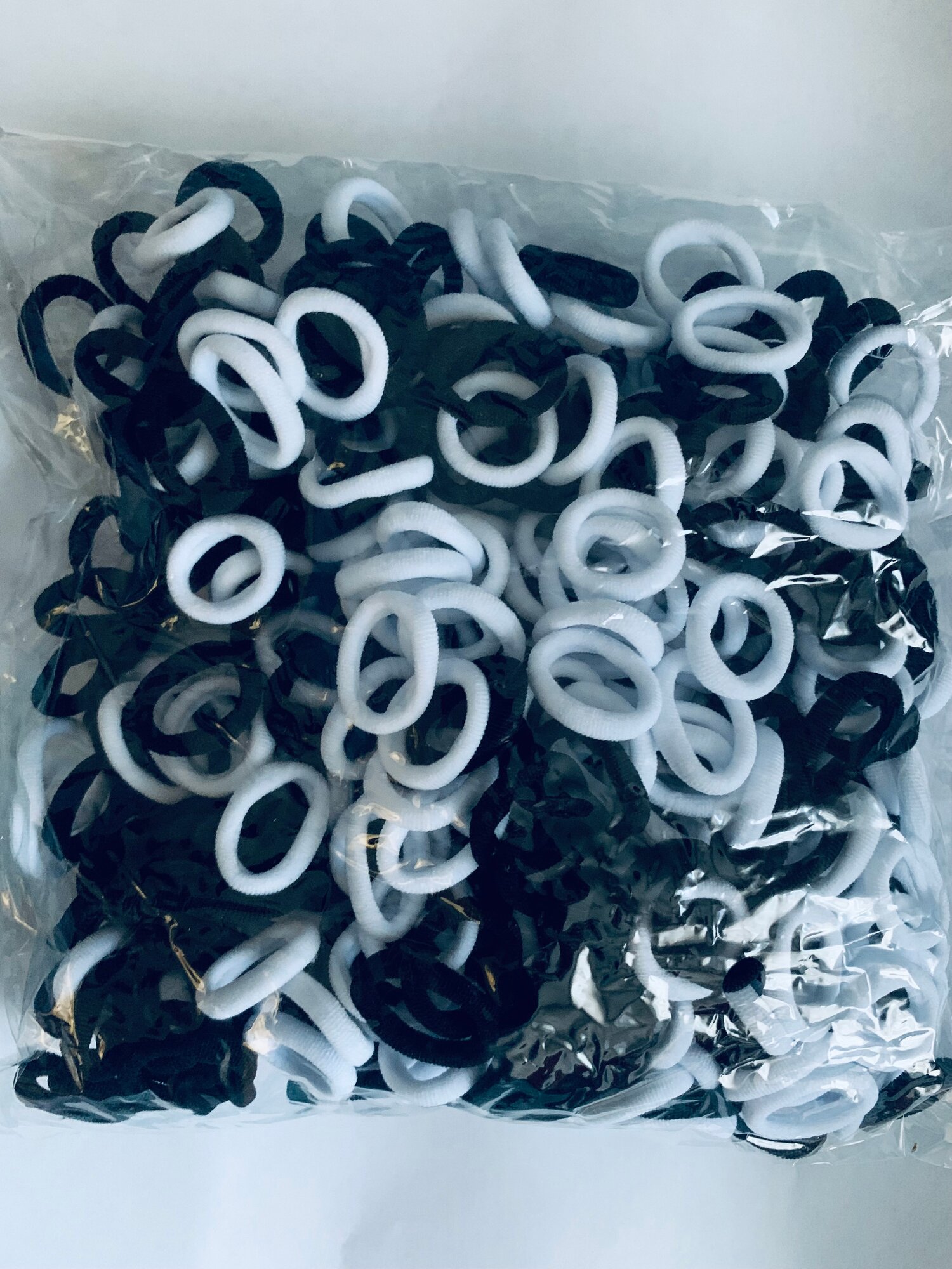 Резинки для волос, браслетов в наборе 50шт , диаметр 2,5 см. , цвет: черно-белый