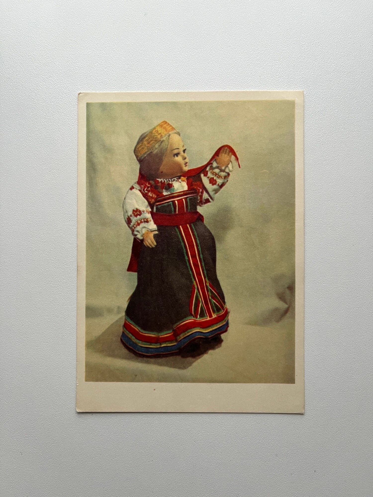 Винтажная открытка СССР Кукла в русском народном костюме Рязанской области . Издана в 1965 году