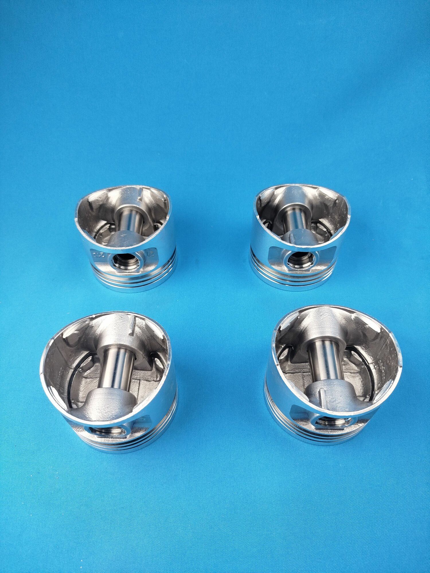 Поршня с пальцами "ВАЗ" для автомобилей ВАЗ 21213, 21214, Шевроле-Нива 82,4 A (21213-1004015-6A)