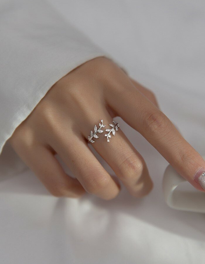 Кольцо переплетенное, циркон