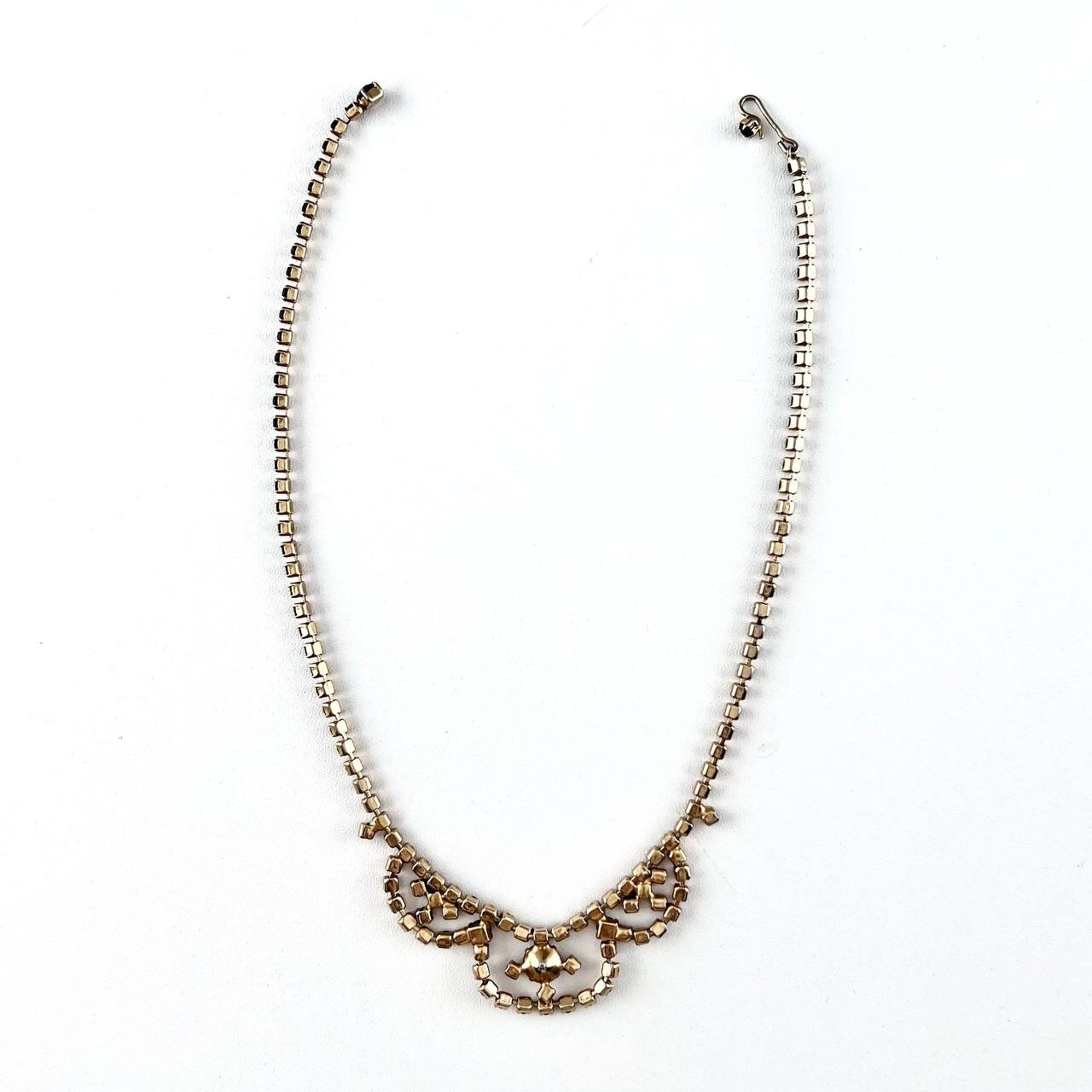 Винтажное ожерелье "Грация". Гранатовое стекло. Чехословакия, 1960-е.