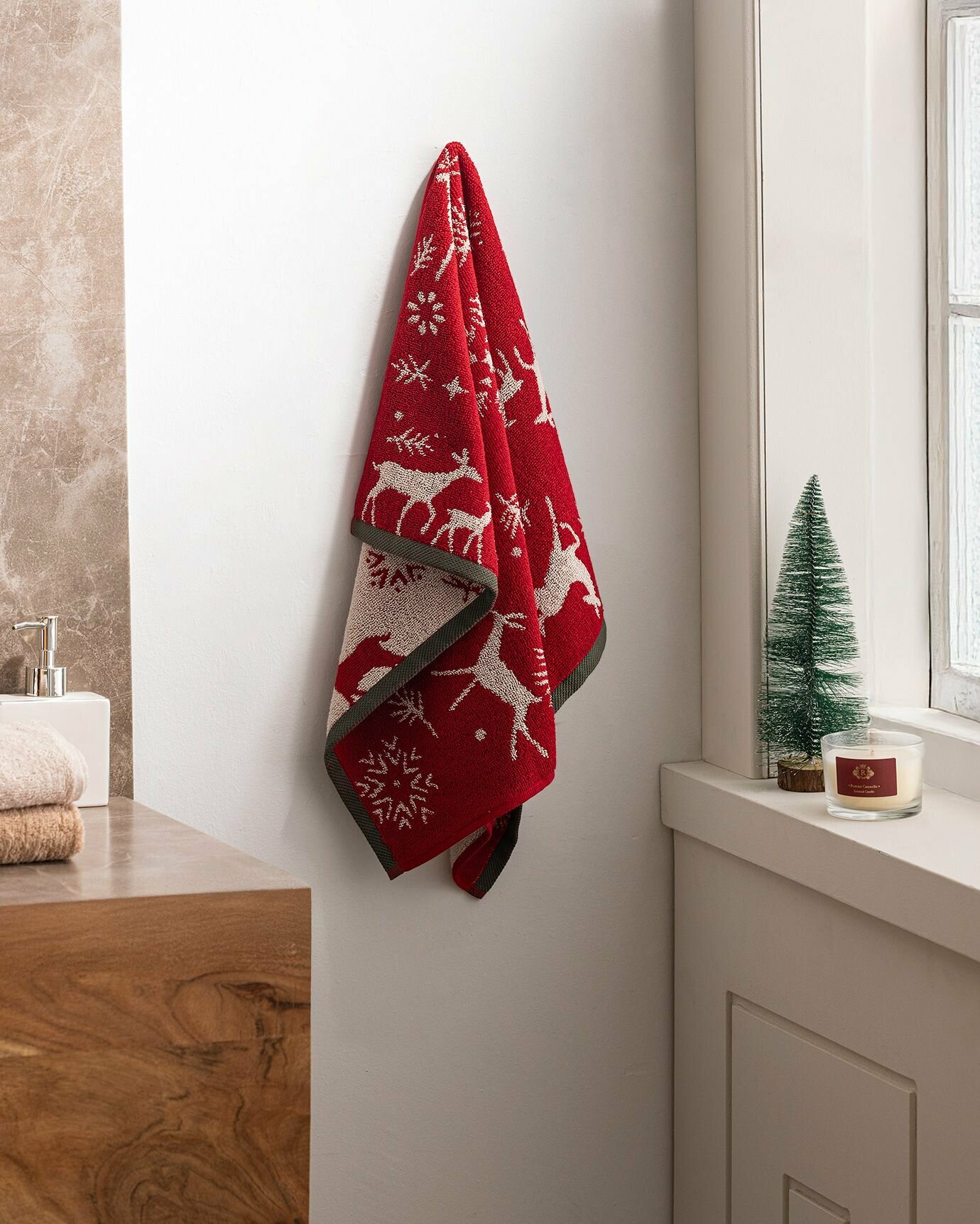 Полотенце для рук, лица, махровое. Состав:100%Хлопок. Размер:50X70CM. Цвет: Красный/HEBERT