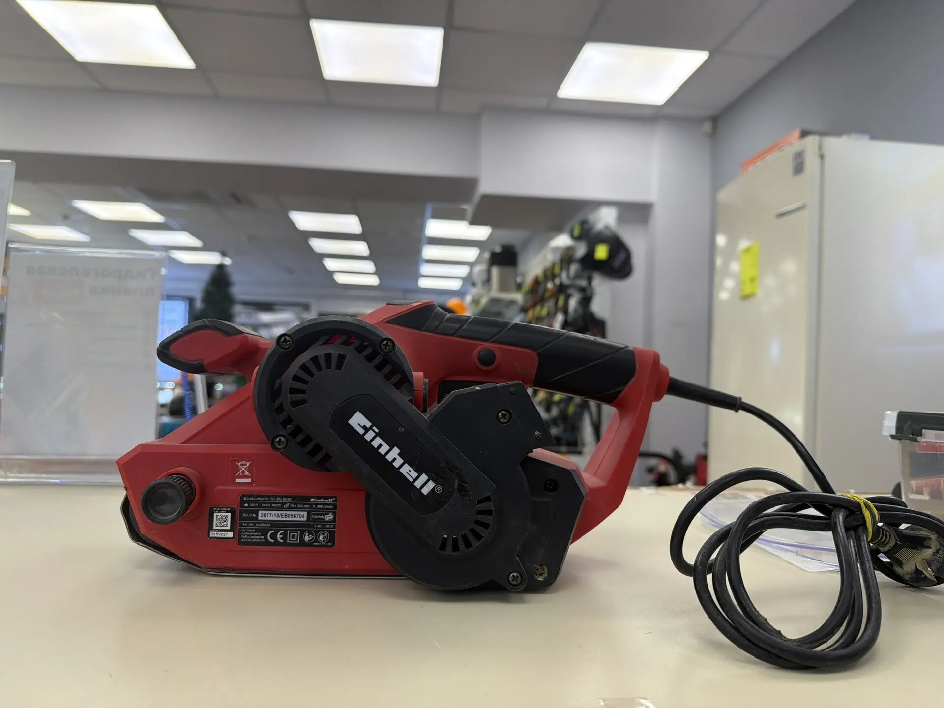 Ленточная шлифовальная машина Einhell TC-BS 8038 800Вт (ширина ленты 76мм)