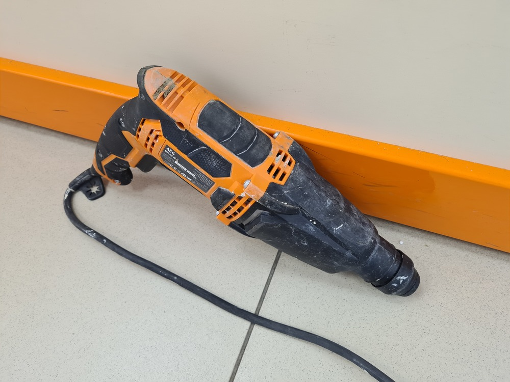 Перфоратор AEG BH 24IE 4935451558, б/у, уценка