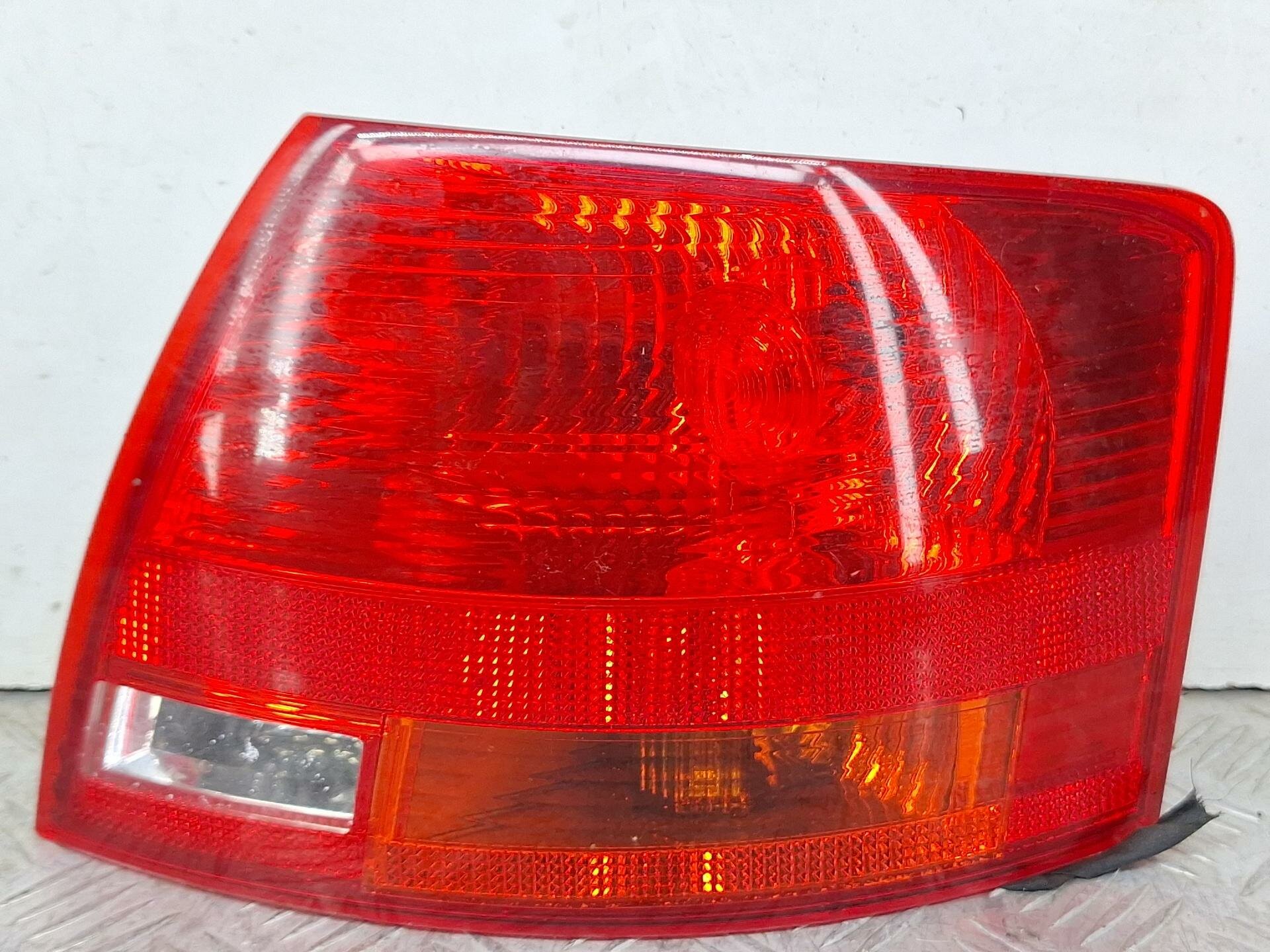 Фонарь задний правый Audi A4 B7 (2004 - 2009) 8E9945096E