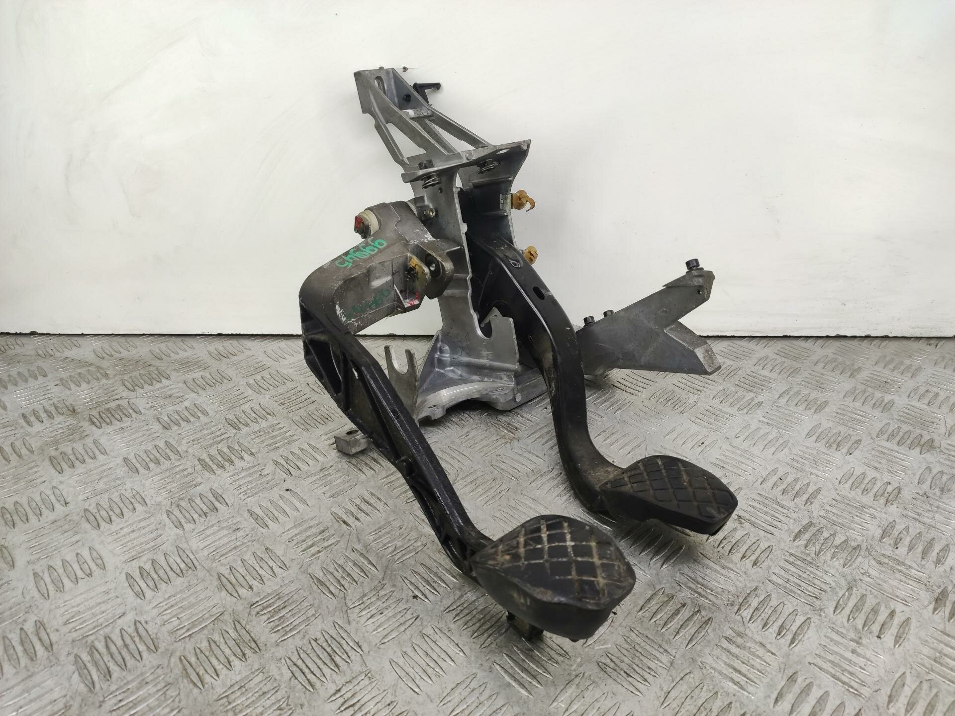 Узел педальный (блок педалей) Audi A6 C5 1999 8D1721117K