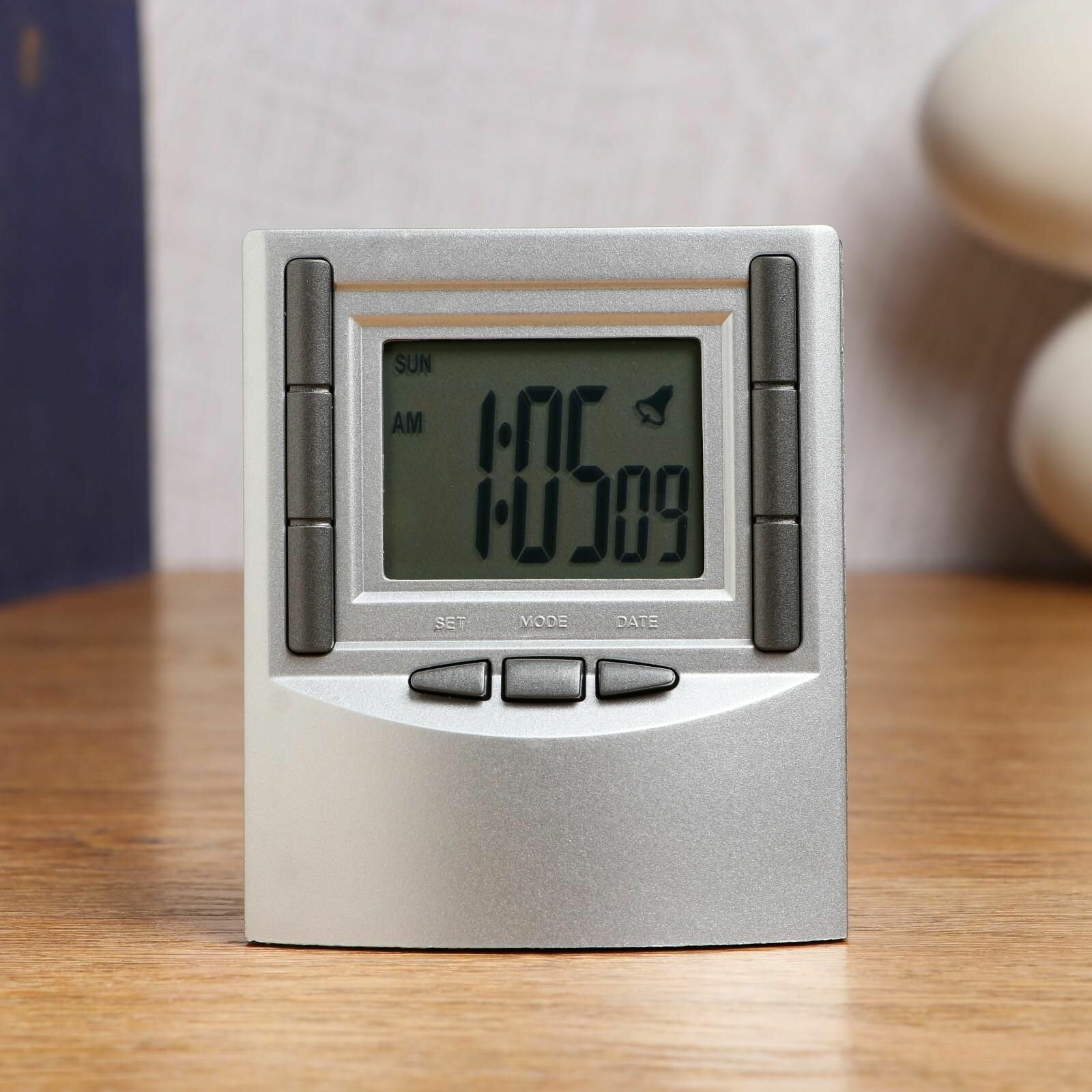 Часы - будильник Альтаир , настольные, 7.5х9 см, от батареек от батареек ААА