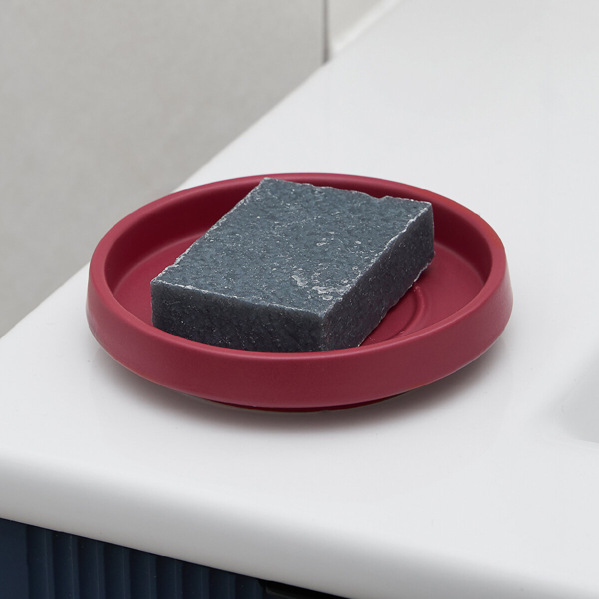 Мыльница для ванной комнаты керамическая, Magma красного цвета