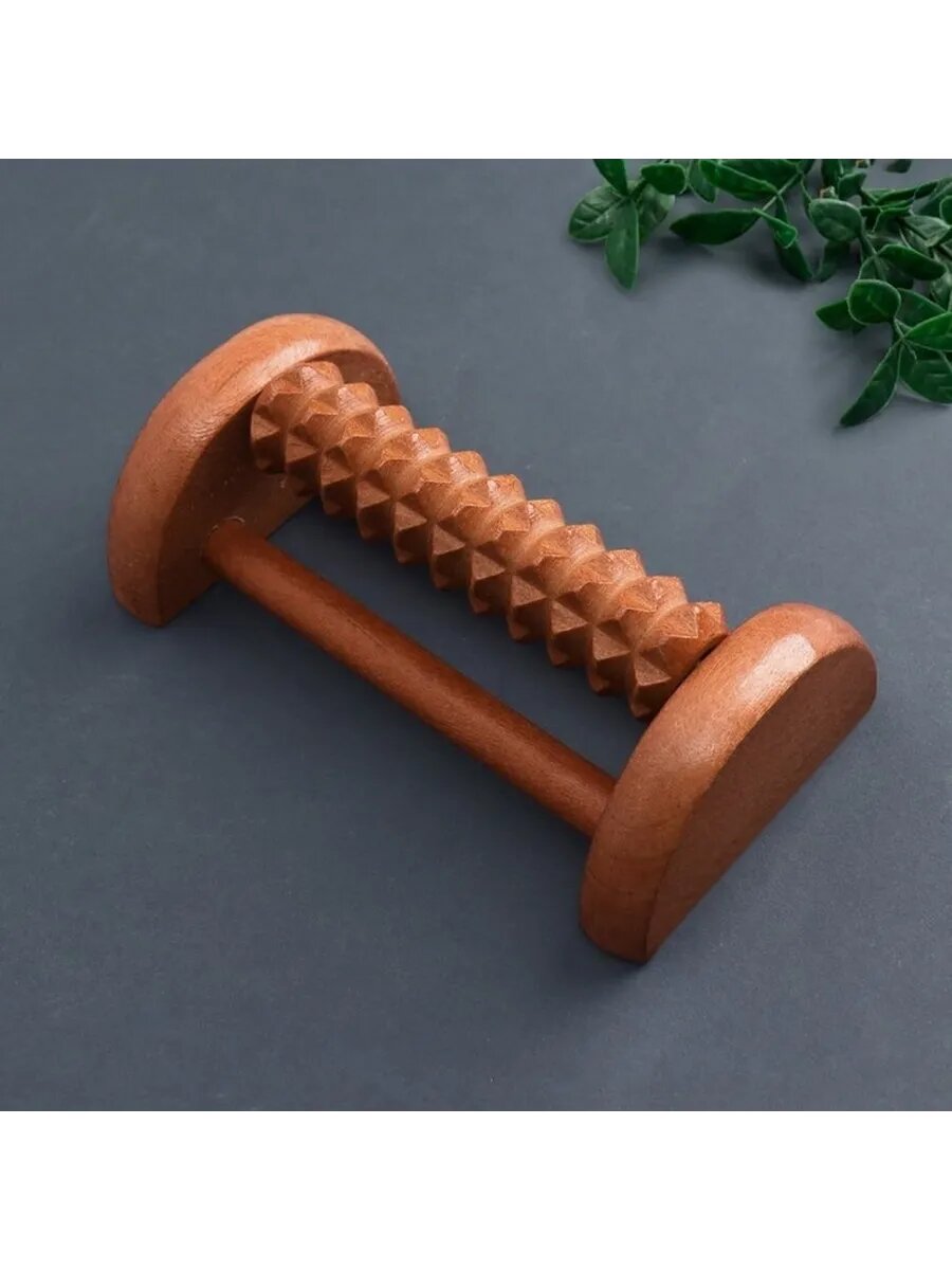 Массажёр для ног с шипами и деревом